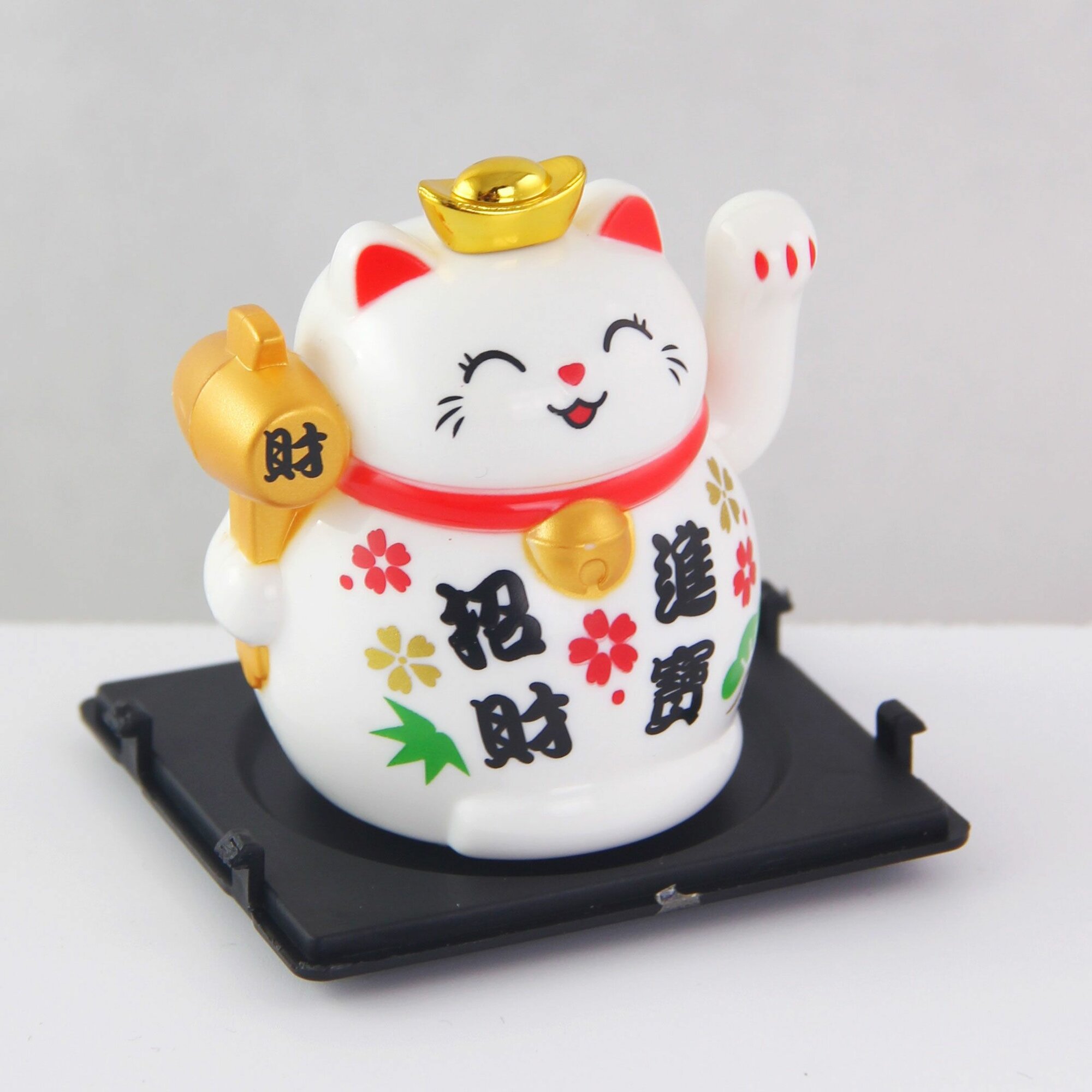 Кот Удачи с золотым слитком 5,5 см