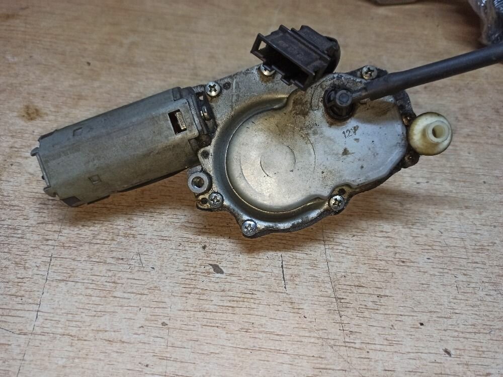 Моторчик заднего дворника Volkswagen Golf 3 Mk3 1H6955713A