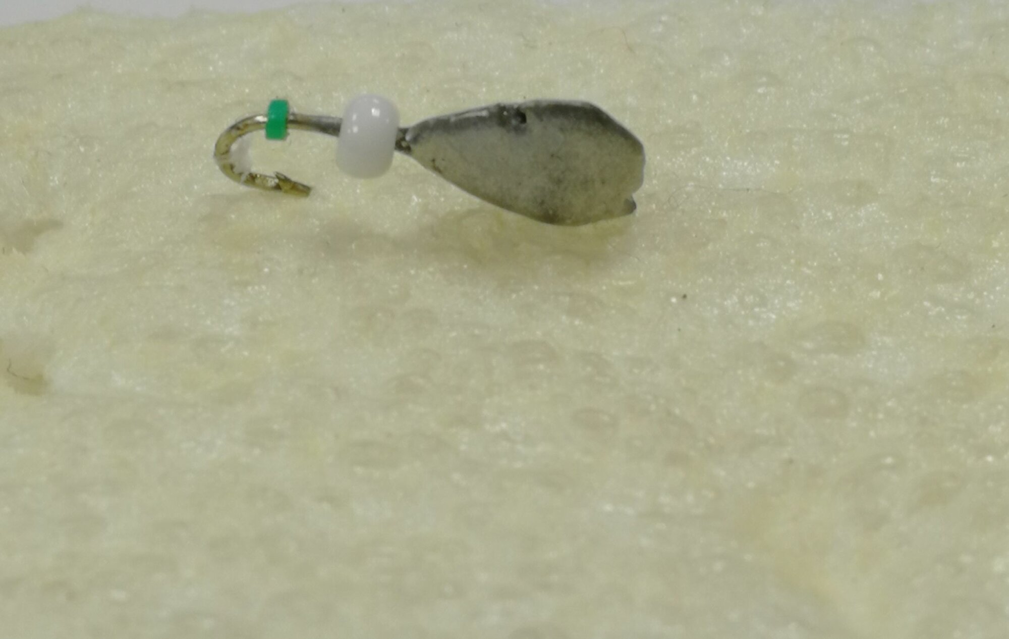 Мормышка вольф Капля с ушком краш 3мм 0,48гр 51P фосф (MW-1130-51P) Helios