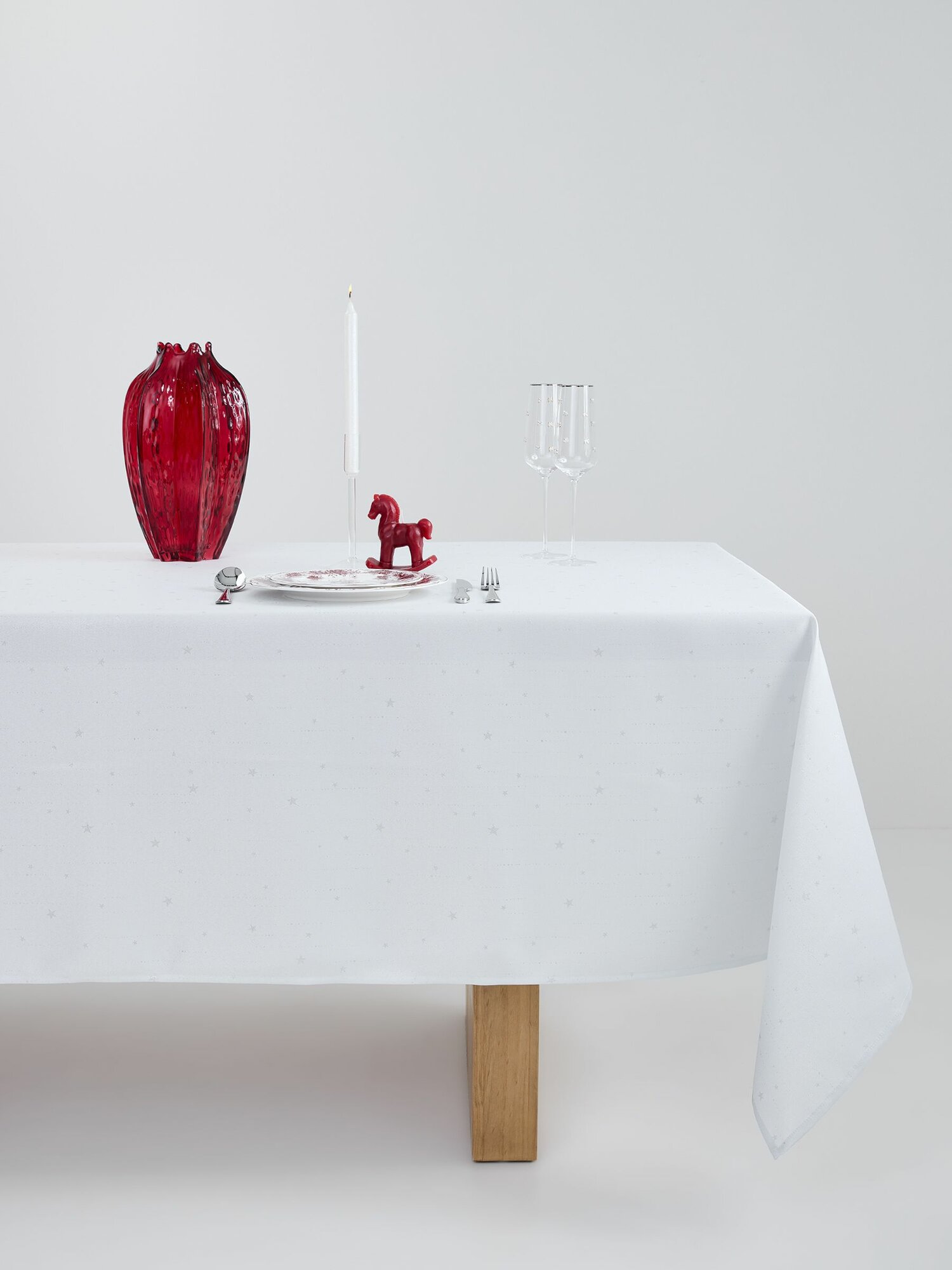 Скатерть, 170х250 см, жаккард, полиэстер, светло-серая, Серебристые звезды, Starlight, Kuchenland