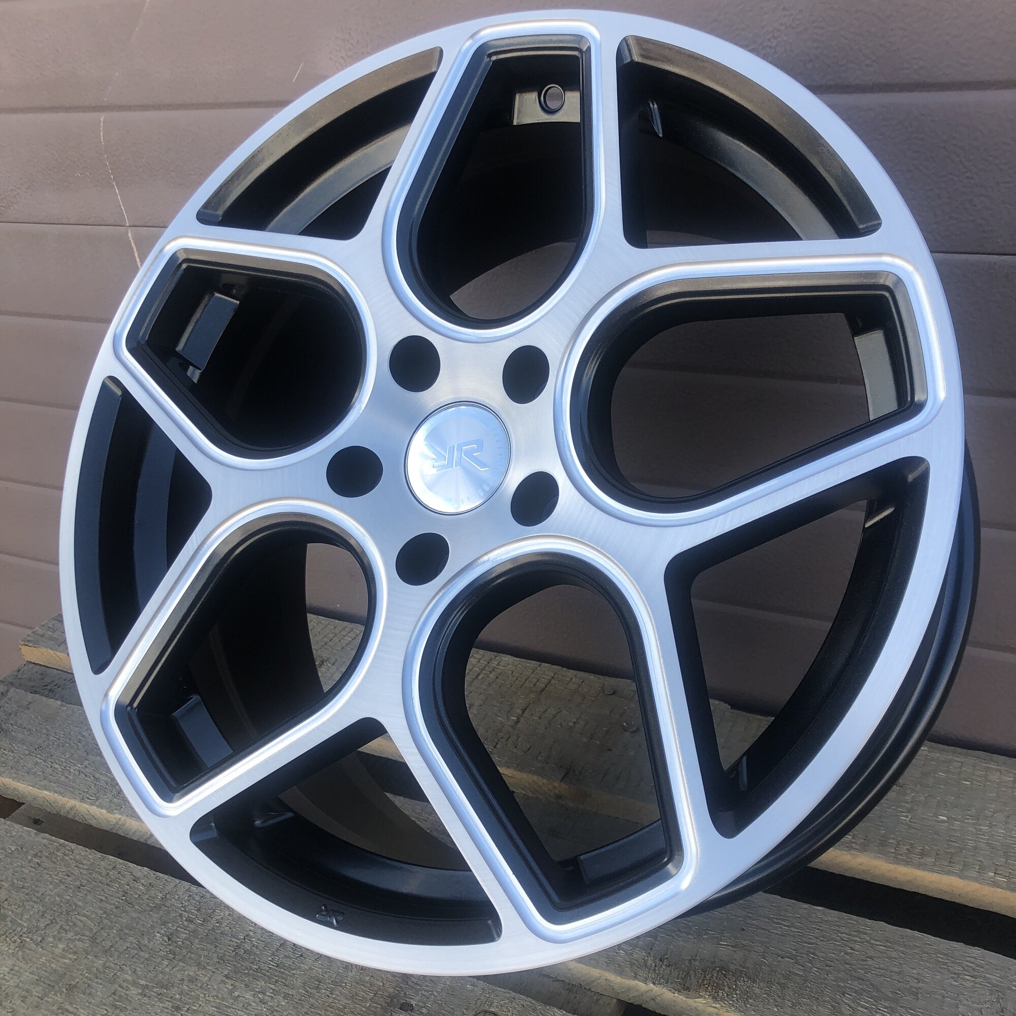 Диски автомобильные RR CSS9531 18*8,0 5*114,3 ET40 66,1 BE-P-LS-W/M5