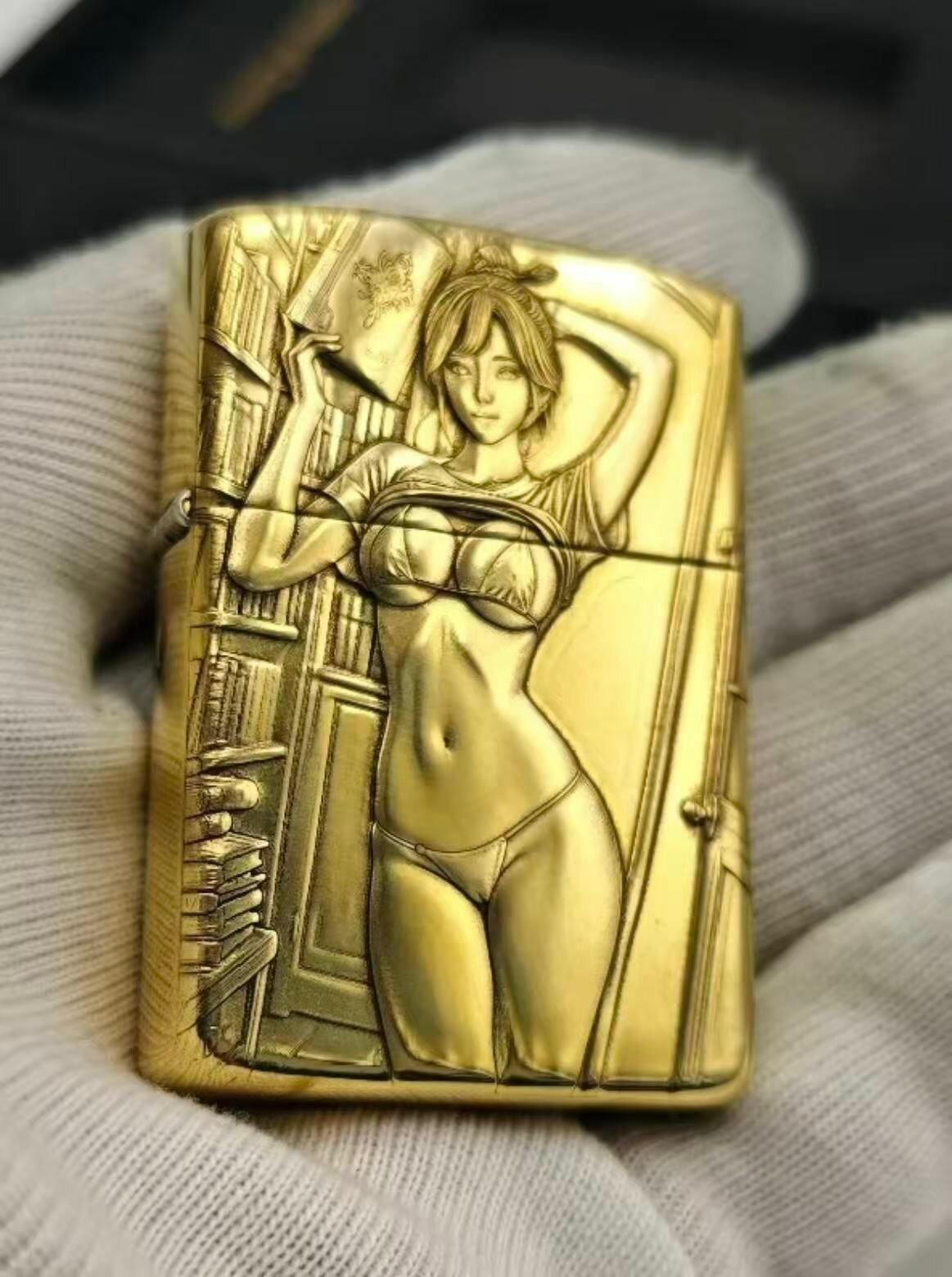 Zippo, Серия "Двусторонний рельеф Младшая ученица, чистая латунь", пустая(без заправки)