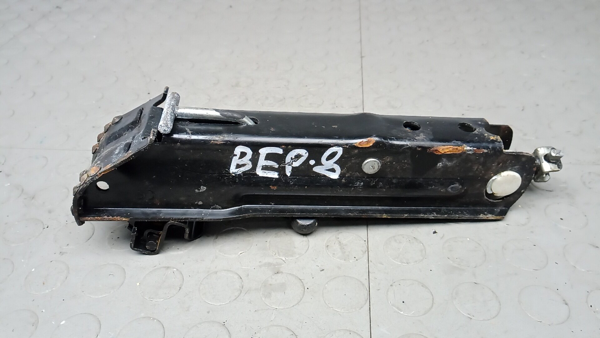 Домкрат VOLKSWAGEN PASSAT B6