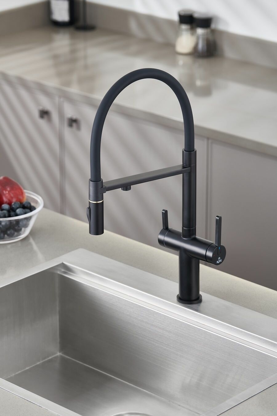 Смеситель для кухни Rose с гибким изливом, с выдвижным 2-х режимным аэратором, с возможностью установки фильтра питьевой воды, черный