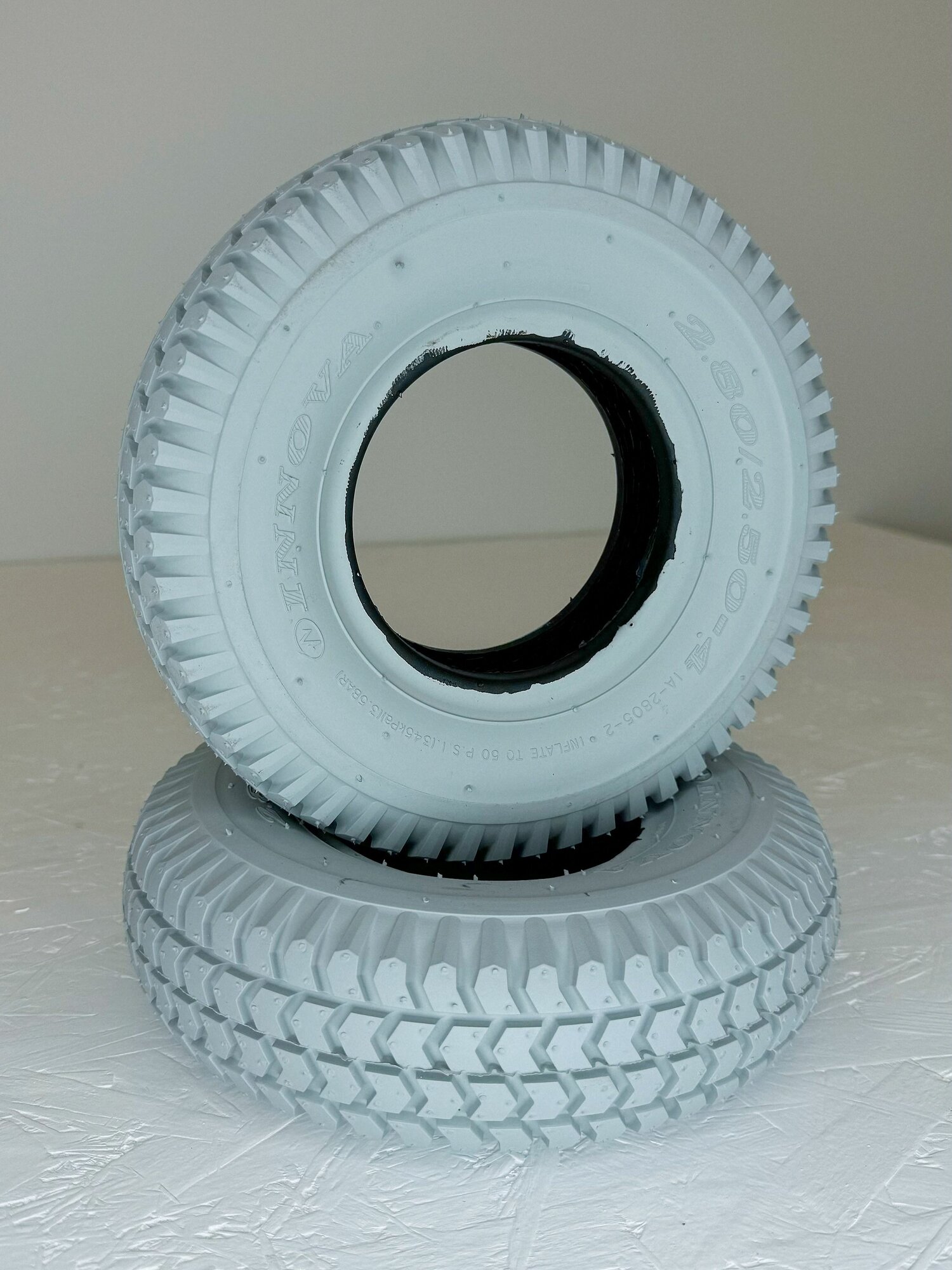 Покрышка INNOVA 2.80/2.50-4 для инвалидных кресел-колясок с электроприводом