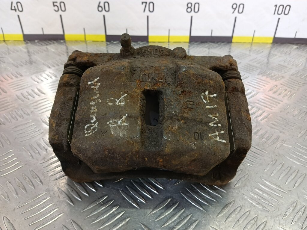 Суппорт передний правый Б/У для NISSAN QASHQAI I (2006—2010) 41001JD00A