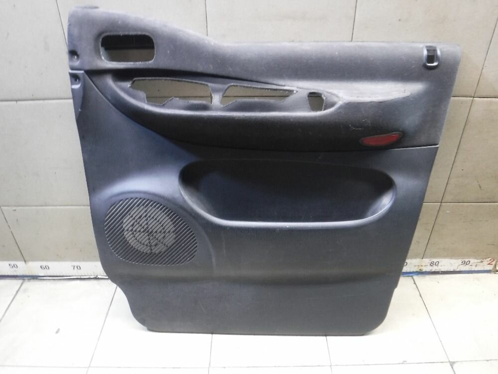 Обшивка двери передней правой Hyundai H-1 823414A000