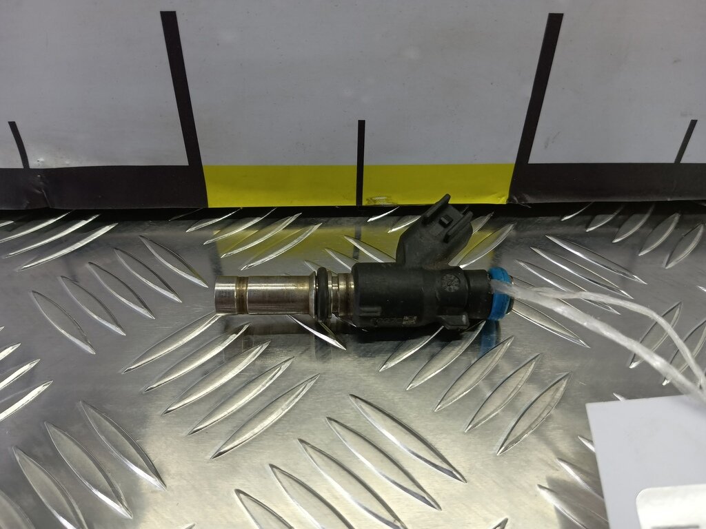 Форсунка топливная Б/У для Opel ASTRA H (2004—2007) 821358