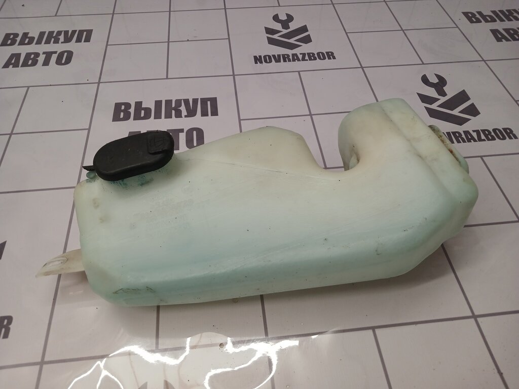 Бачок омывателя лобового стекла Renault Logan 2005-2014