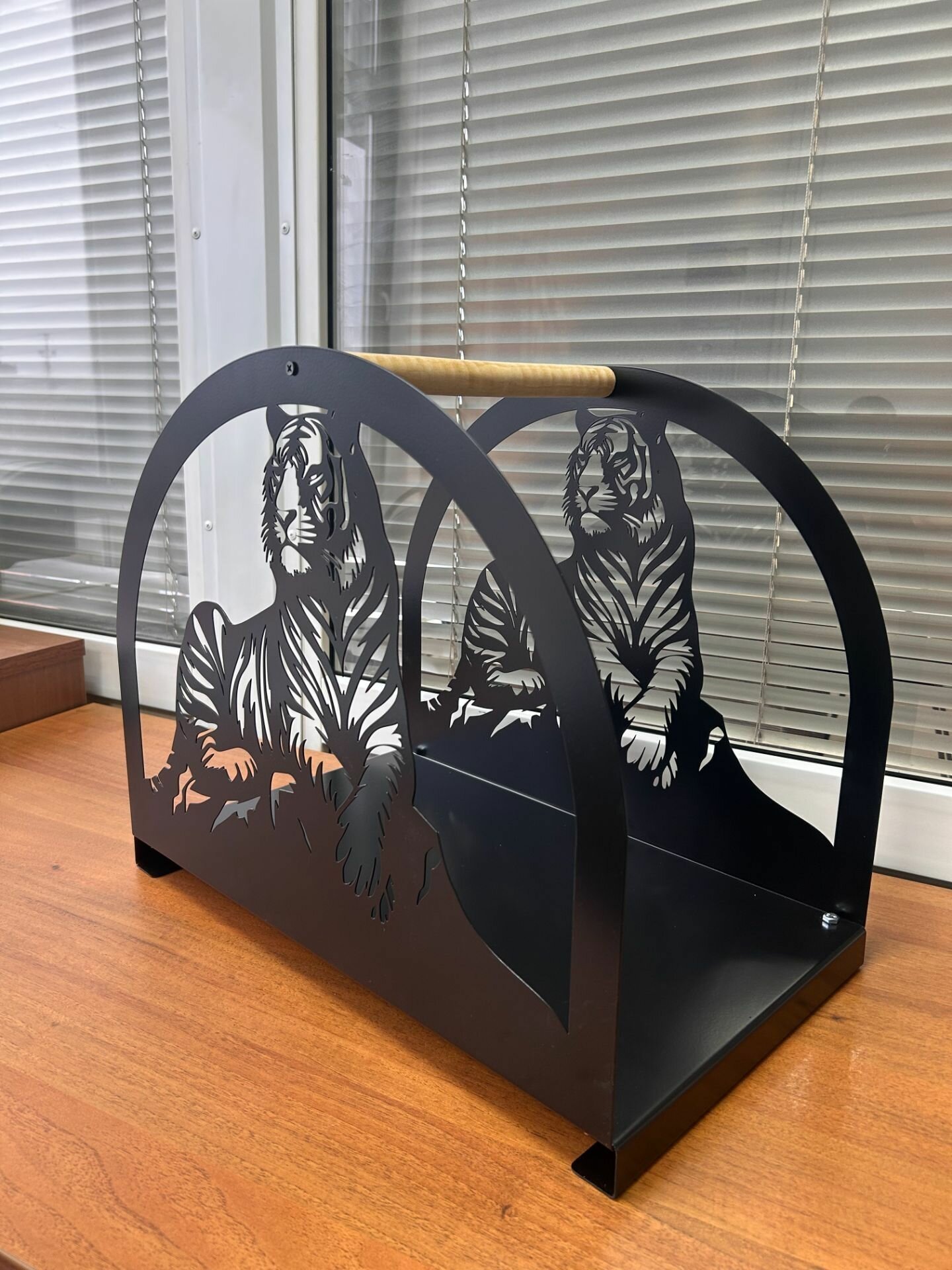 Дровница металлическая для камина Переноска для дров Подставка для дров разборная Тигр