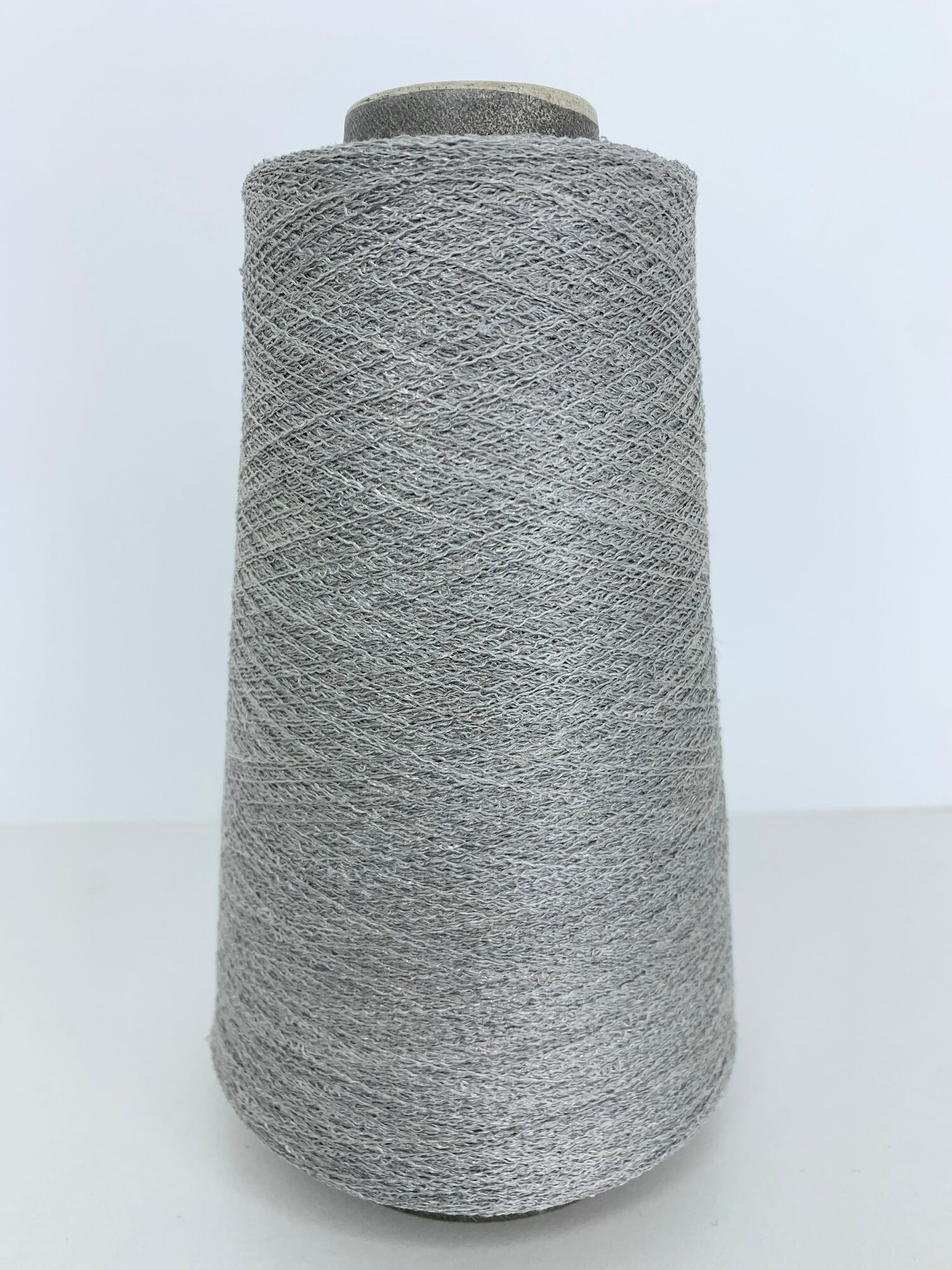 BLOSSOM- Botto Giuseppe; 65% шелк, 35% люрекс ; 3900м/100гр; col. Mel. Perla, цвет: серый жемчужный блеск, вес 150гр. italyyarn