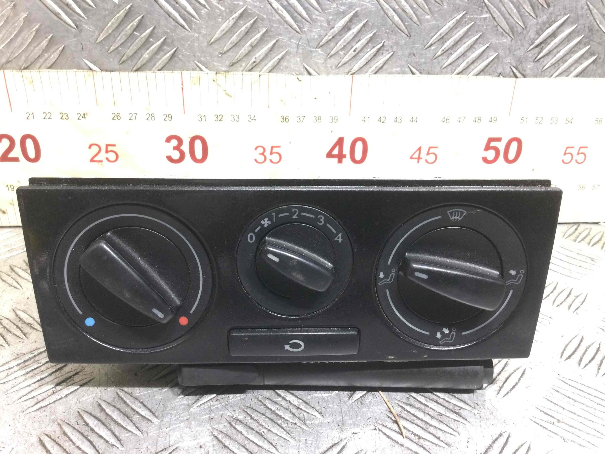 Б/У Переключатель отопителя(печки) Volkswagen Polo 4 поколение (2001-2005) 2003 г.
