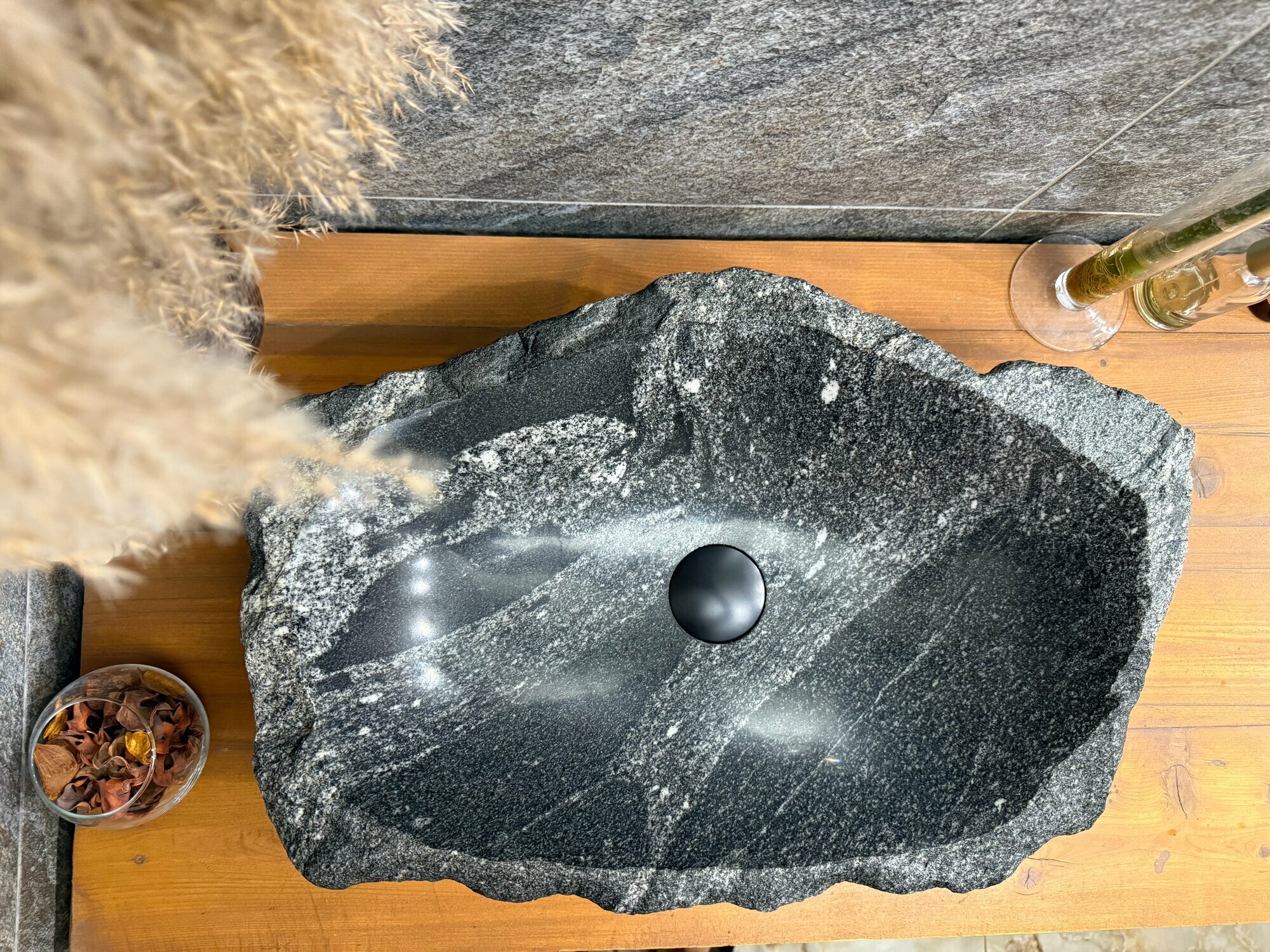 Раковина накладная из натурального камня Black Swan, Black Temple (57х38)