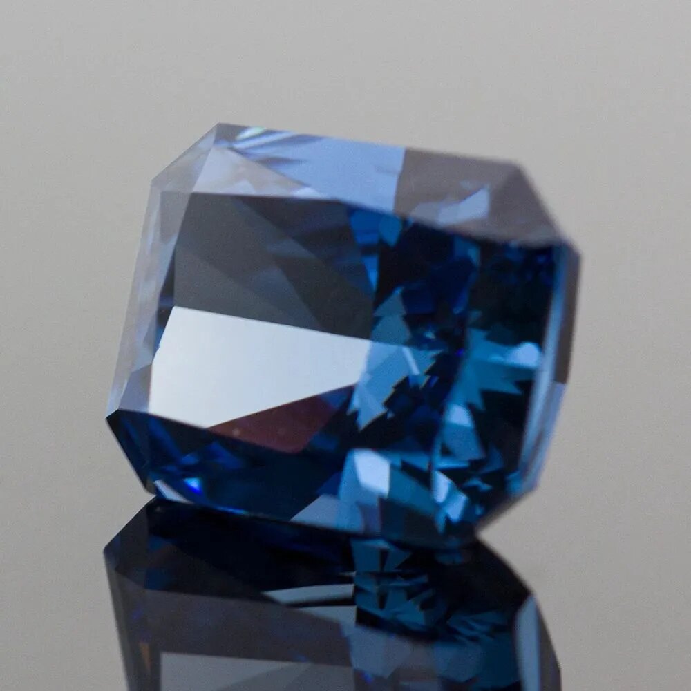 Ювелирный камень Цветной кубический цирконий ледяной огранки 8х10 мм