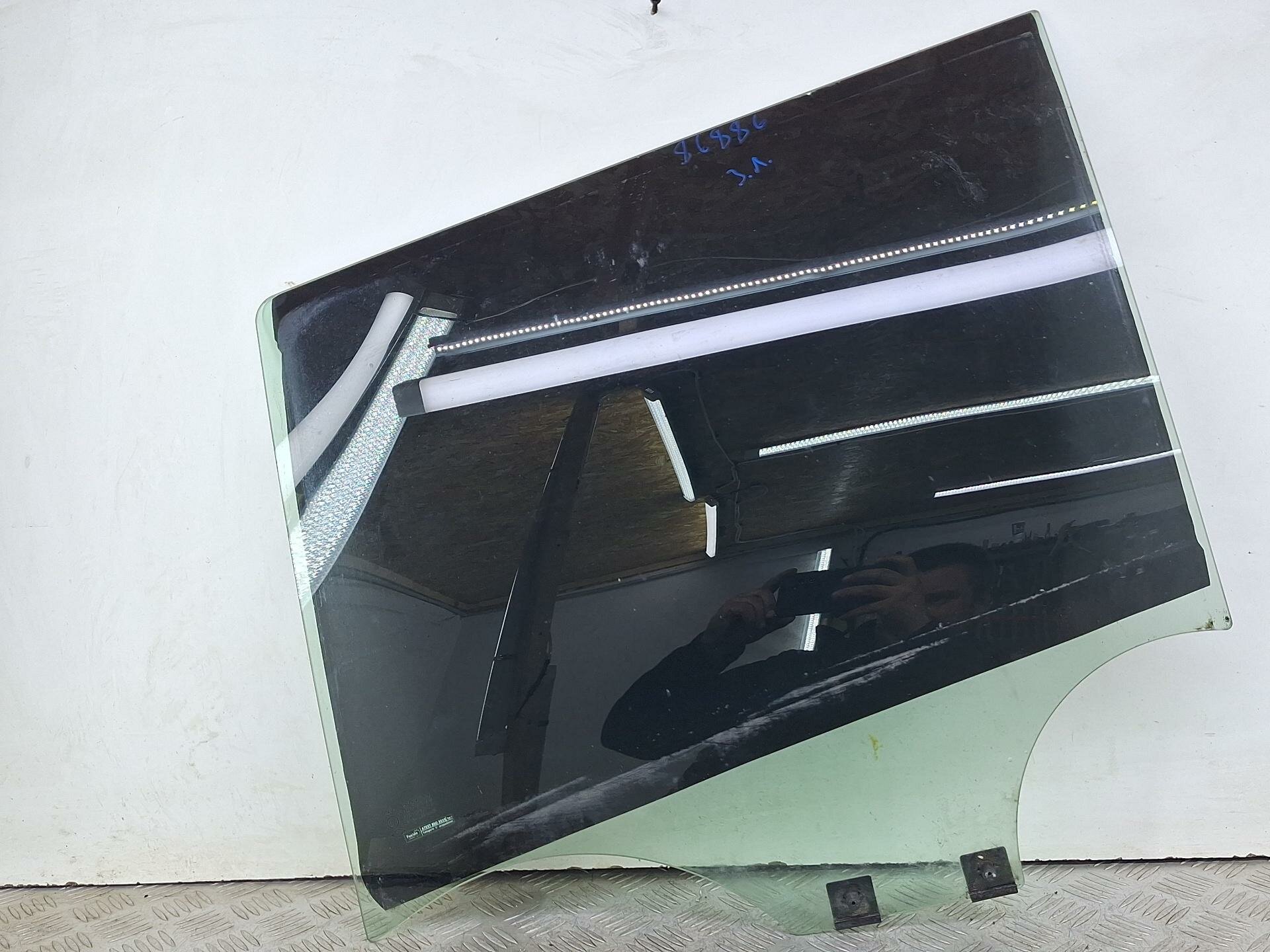 Стекло двери задней левой Dacia Logan MCV 2 (2013 - 2016)