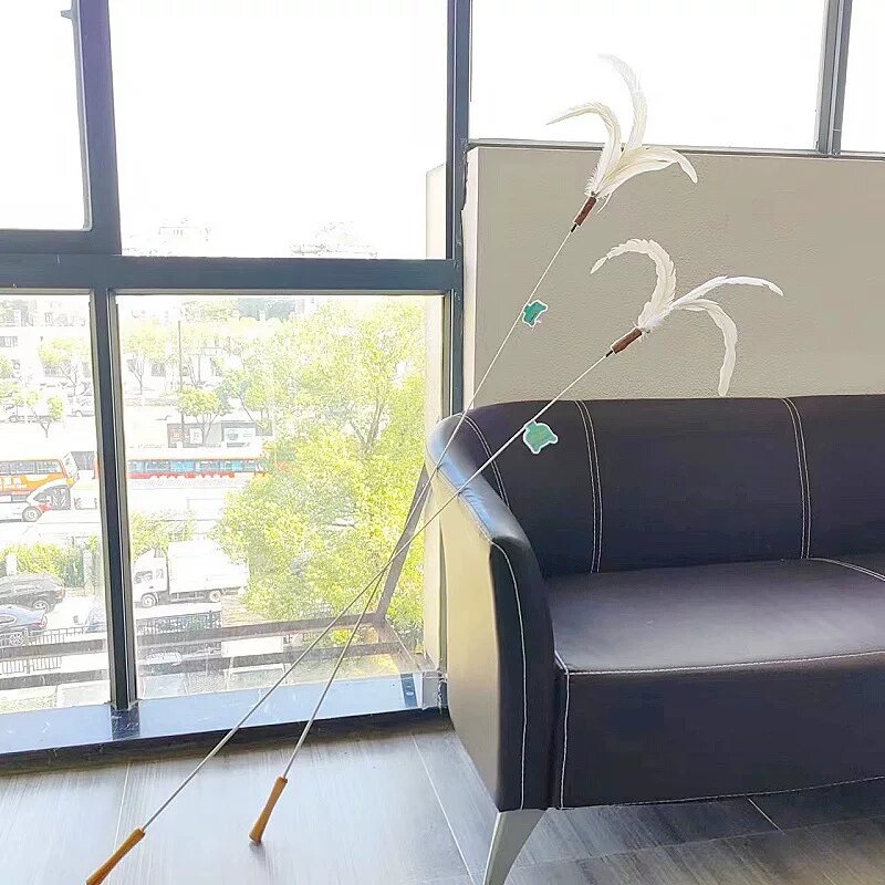 Длинная игрушка-дразнилка для кошек с перьями фазана/клубничными перьями, дразнилка-удочка с колокольчиком, сменная