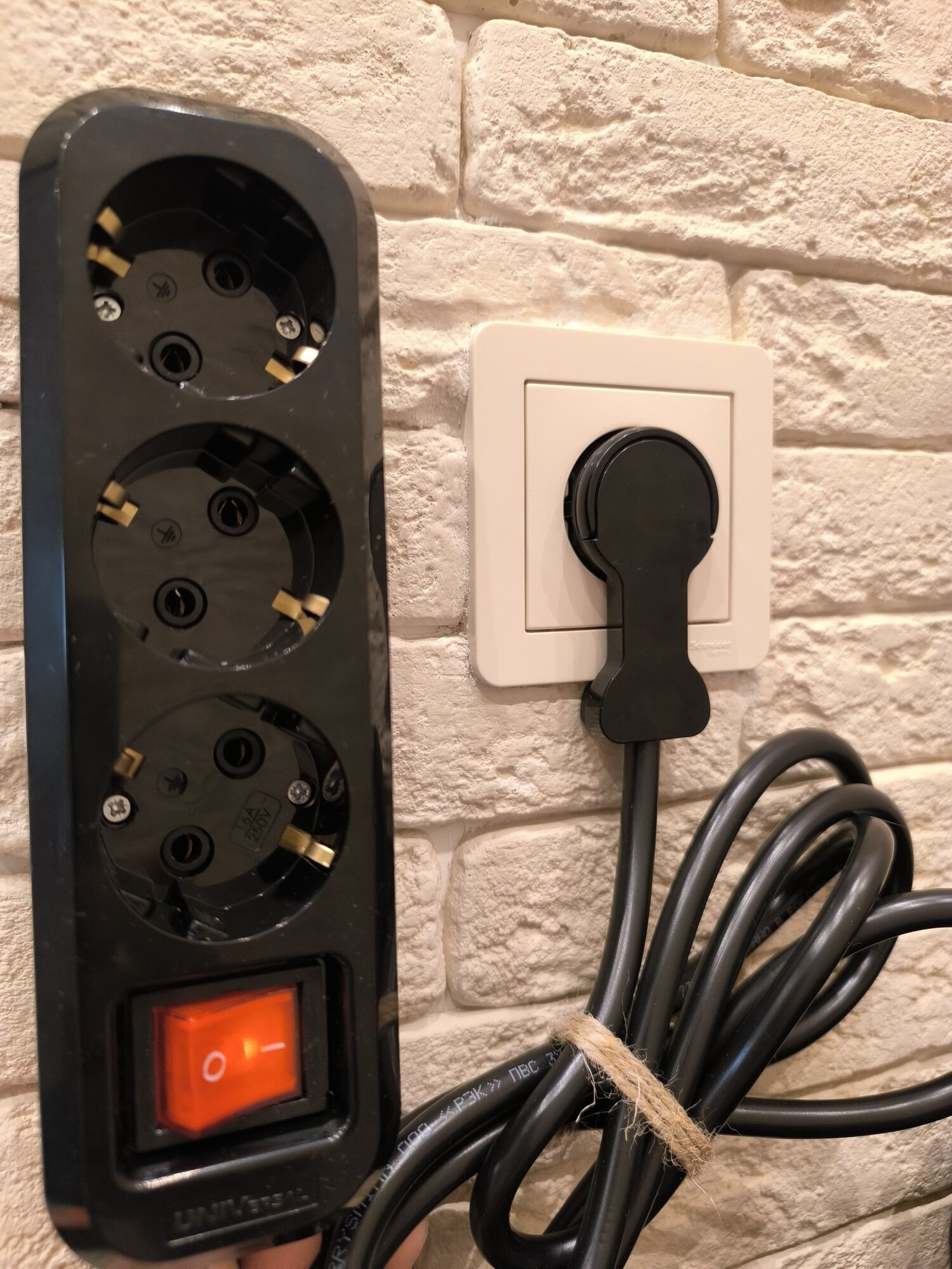 Удлинитель 3м с/з с мини плоской потайной вилкой невидимкой 3: розетки с вкл чёрный