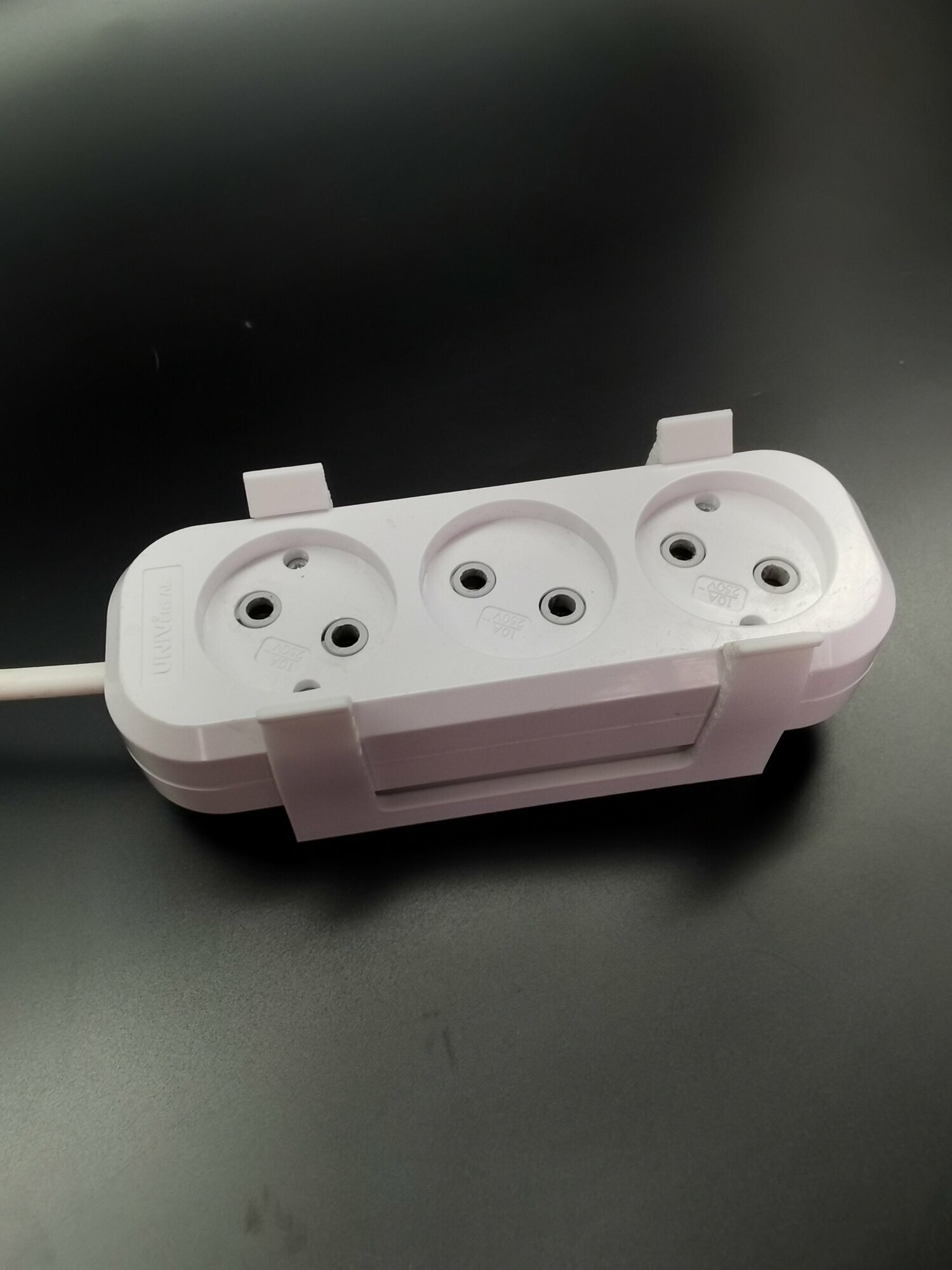 Крепление держатель для сетевого фильтра/удлинителя, 1 штука