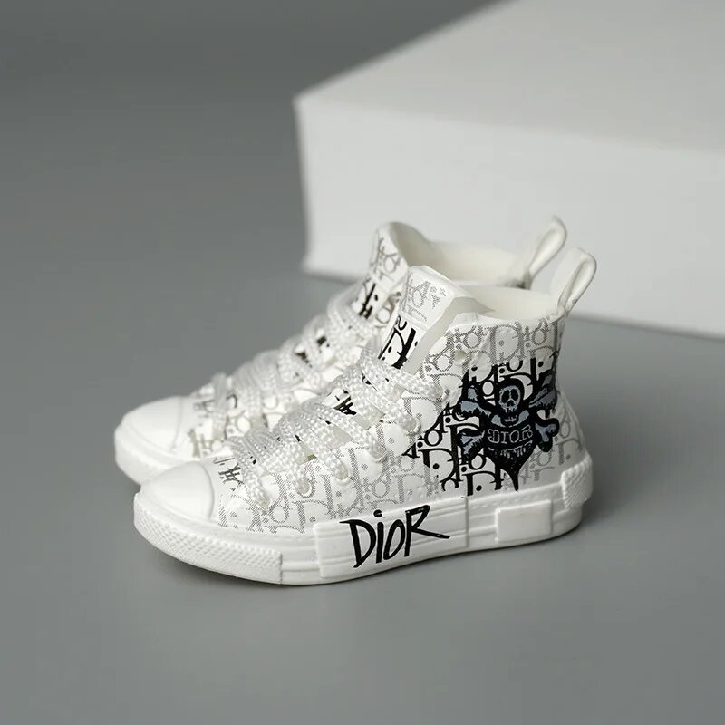 Белые кроссовки Dior с принтом