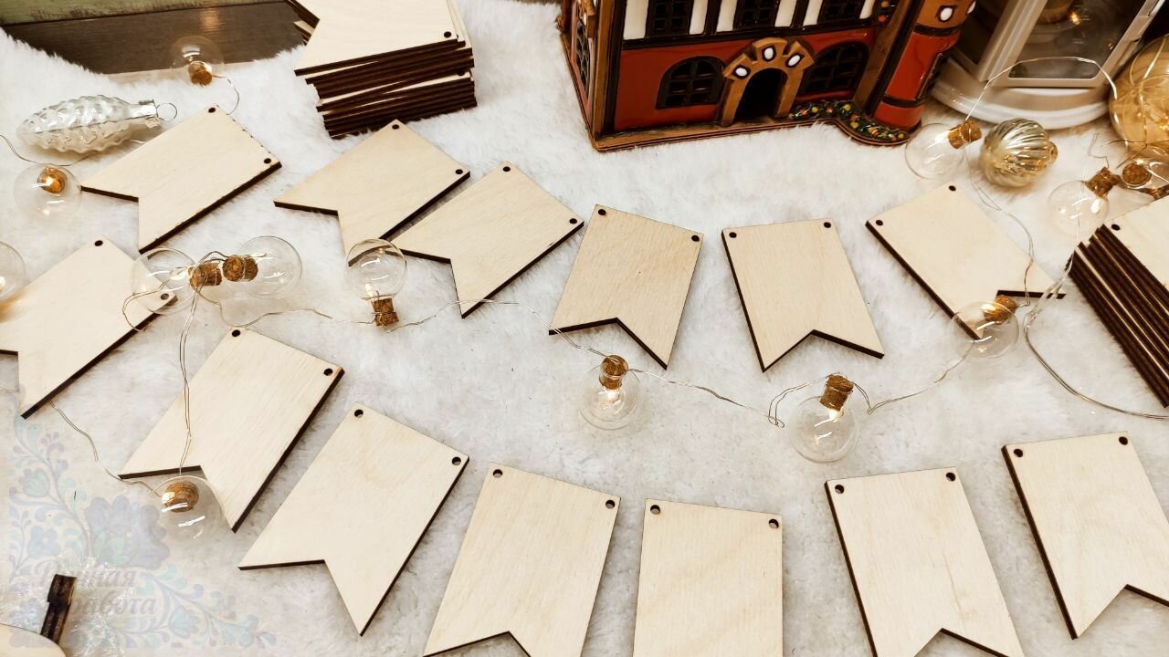 Заготовки для декорирования флажки 70*100мм (набор 17шт.) деревянные