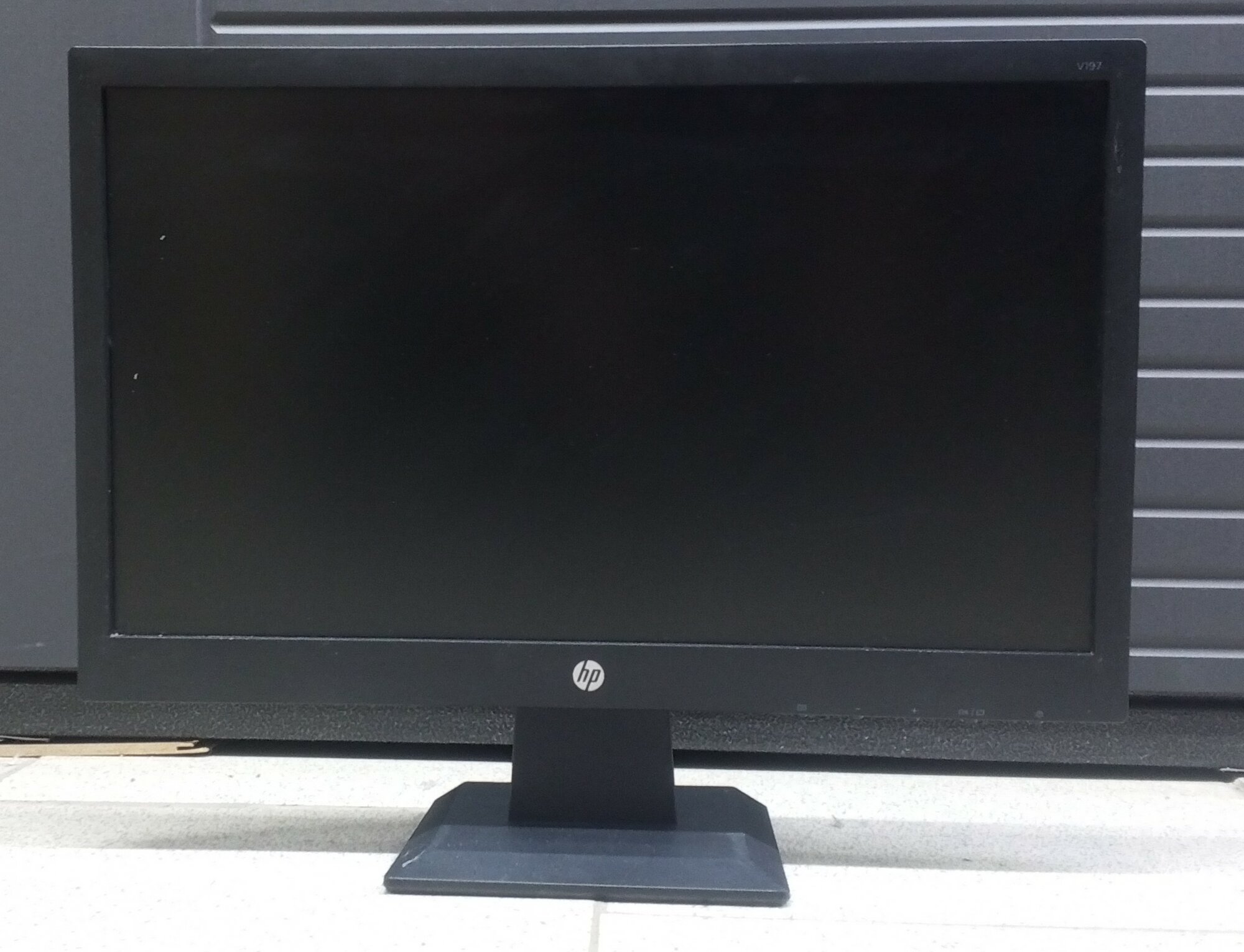 Монитор HP V197, 18.5" (47 см)