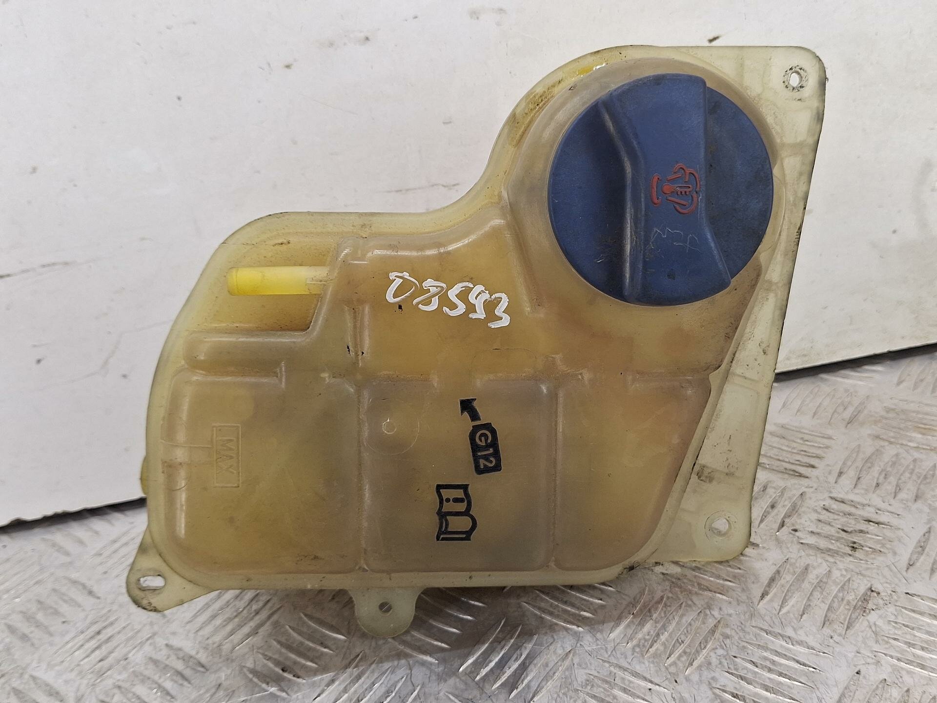 Бачок расширительный Volkswagen Passat B5 1998 8D0121403L