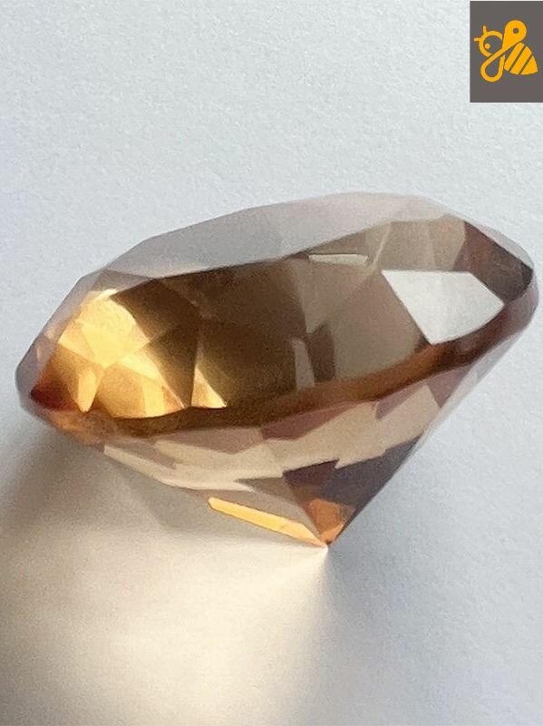 Имитация бриллианта, цвет латте, огранка бриллиантовая, 130 карат