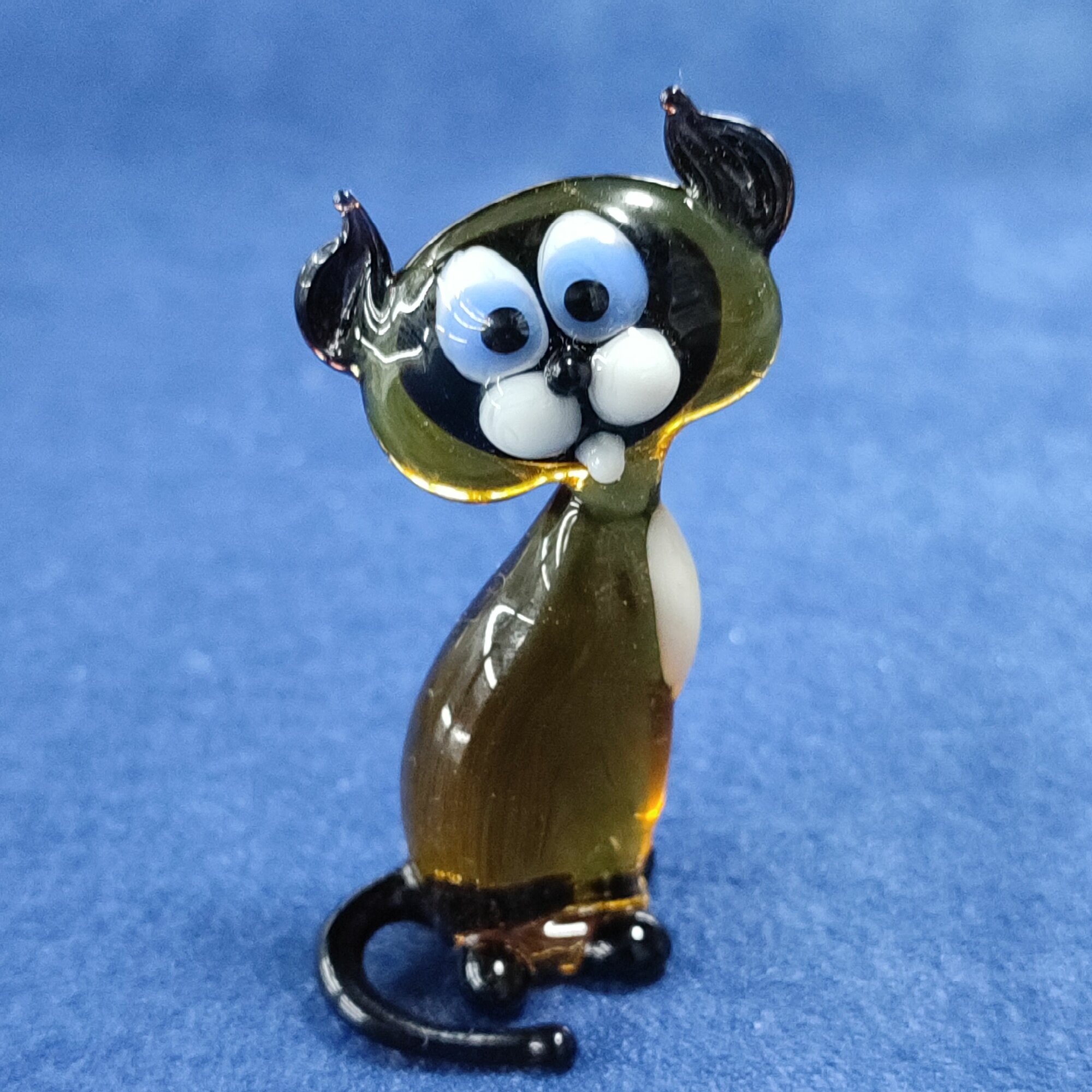 Фигурка стеклянная "кот" медовый.