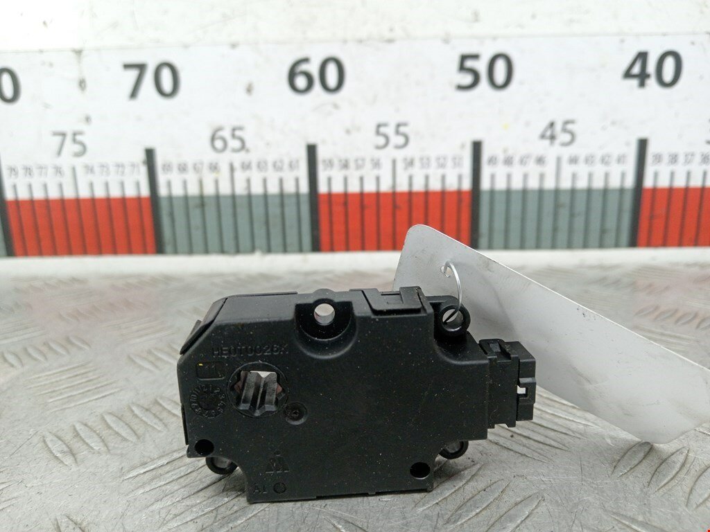 Сервопривод (электропривод моторчик привода) заслонки печки Audi A6 C7 4H0820511E арт. 2259694