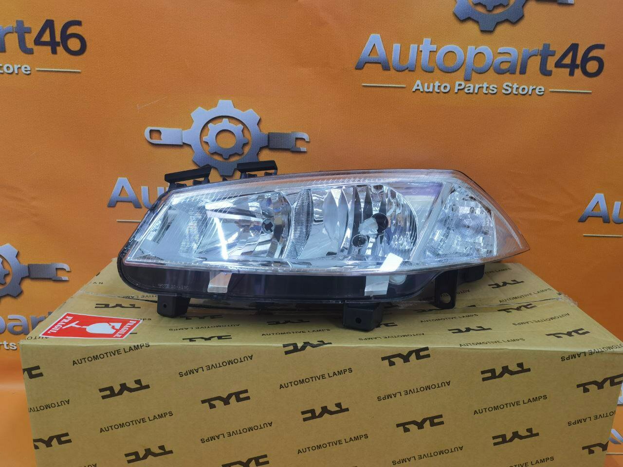 Фара левая Рено Меган 2 RENAULT MEGANE II TYC отличное качество с 2002 по 2005 год