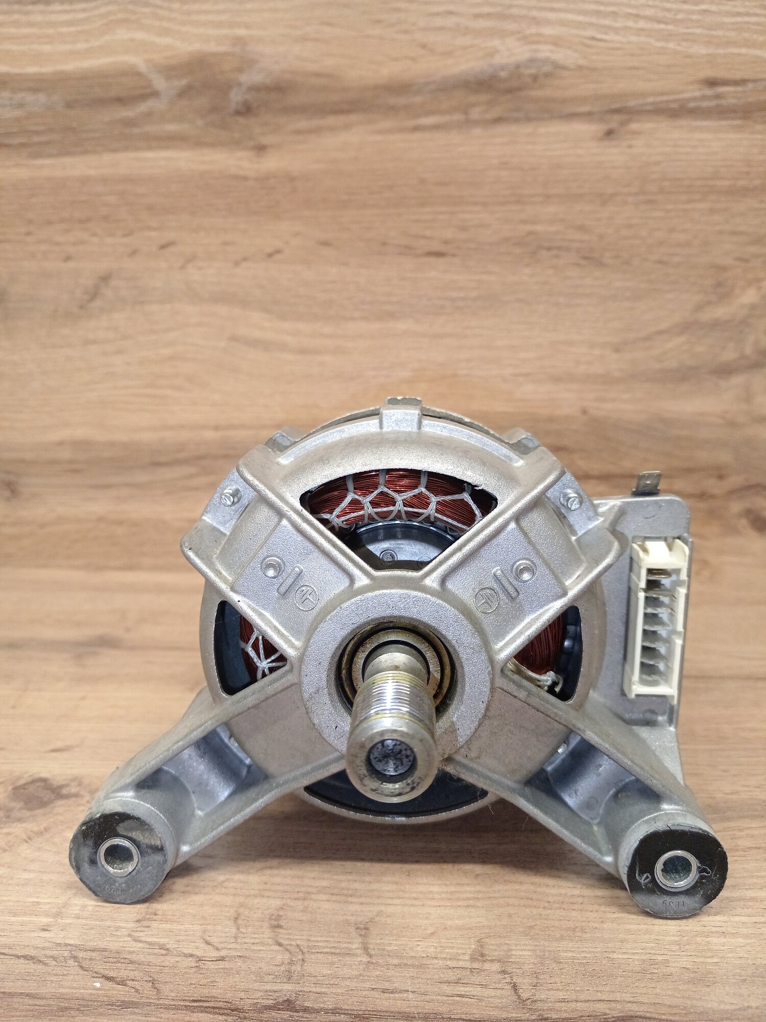 Мотор стиральной машины Hotpoint-Ariston "Aqualtis" Тип 20585.108