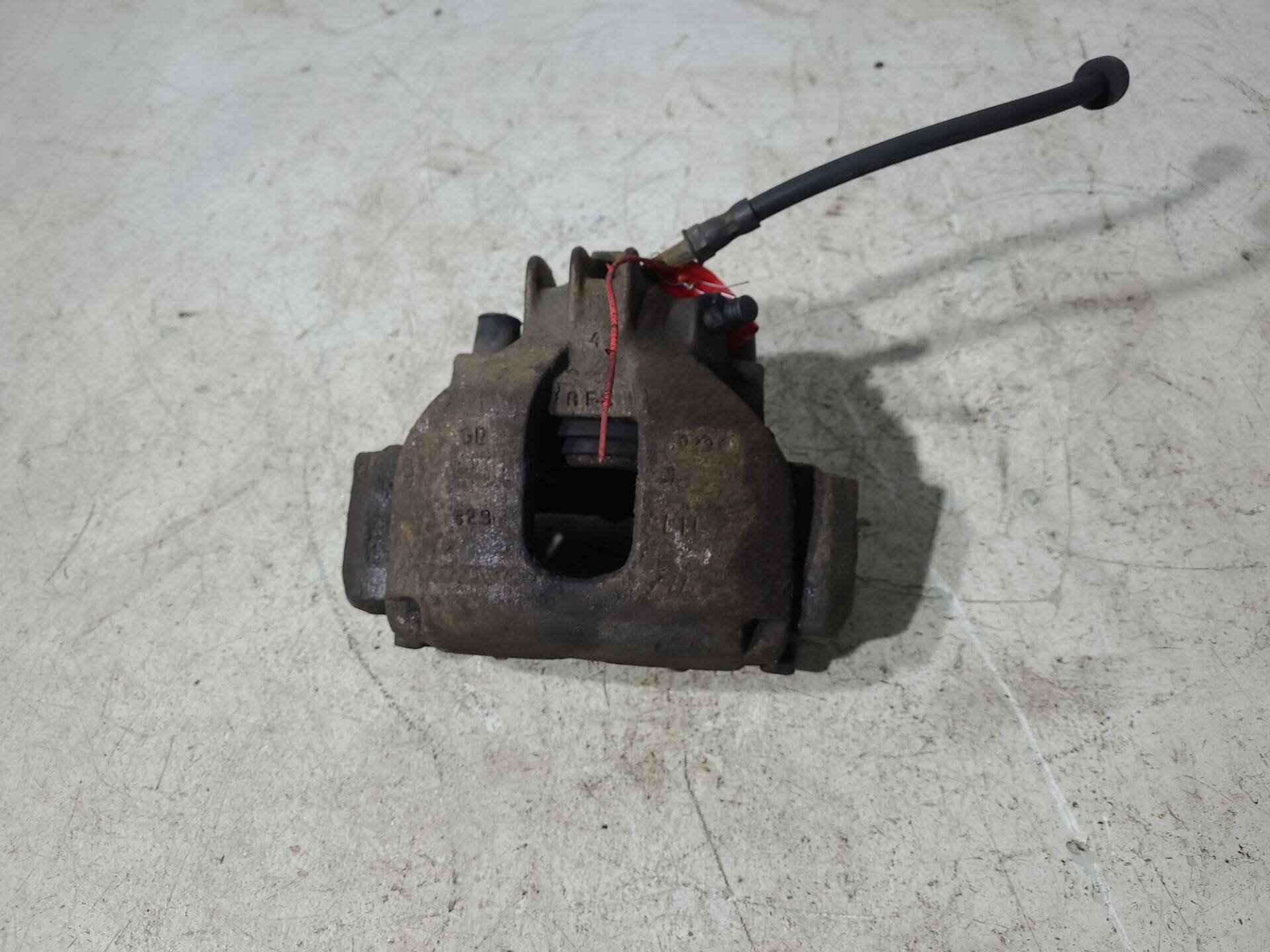 Суппорт тормозной передний левый Volvo V70 2 2001