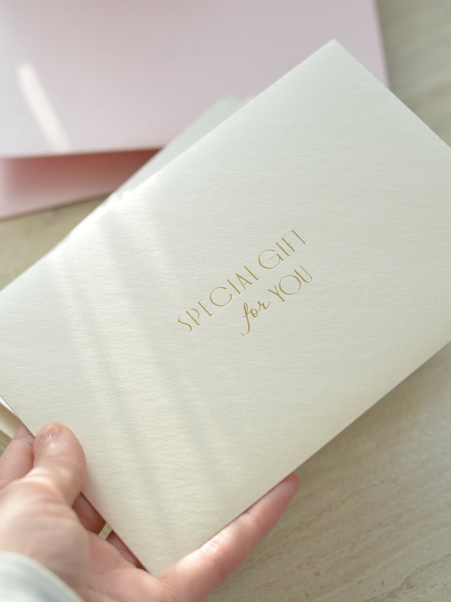 Подарочный конверт PaperBundle "Кремовый", с тиснением, золотая фольга, 17,5х11,5 см, 1 шт