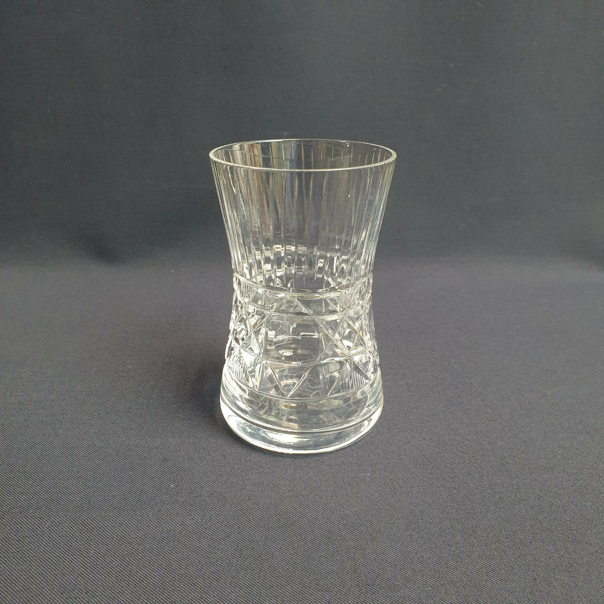 Ваза для цветов 11 см, стекло, рельеф. Винтаж, СССР.