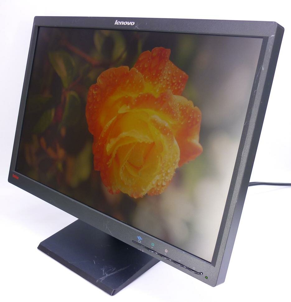 Монитор 22" Lenovo L2250p царапины