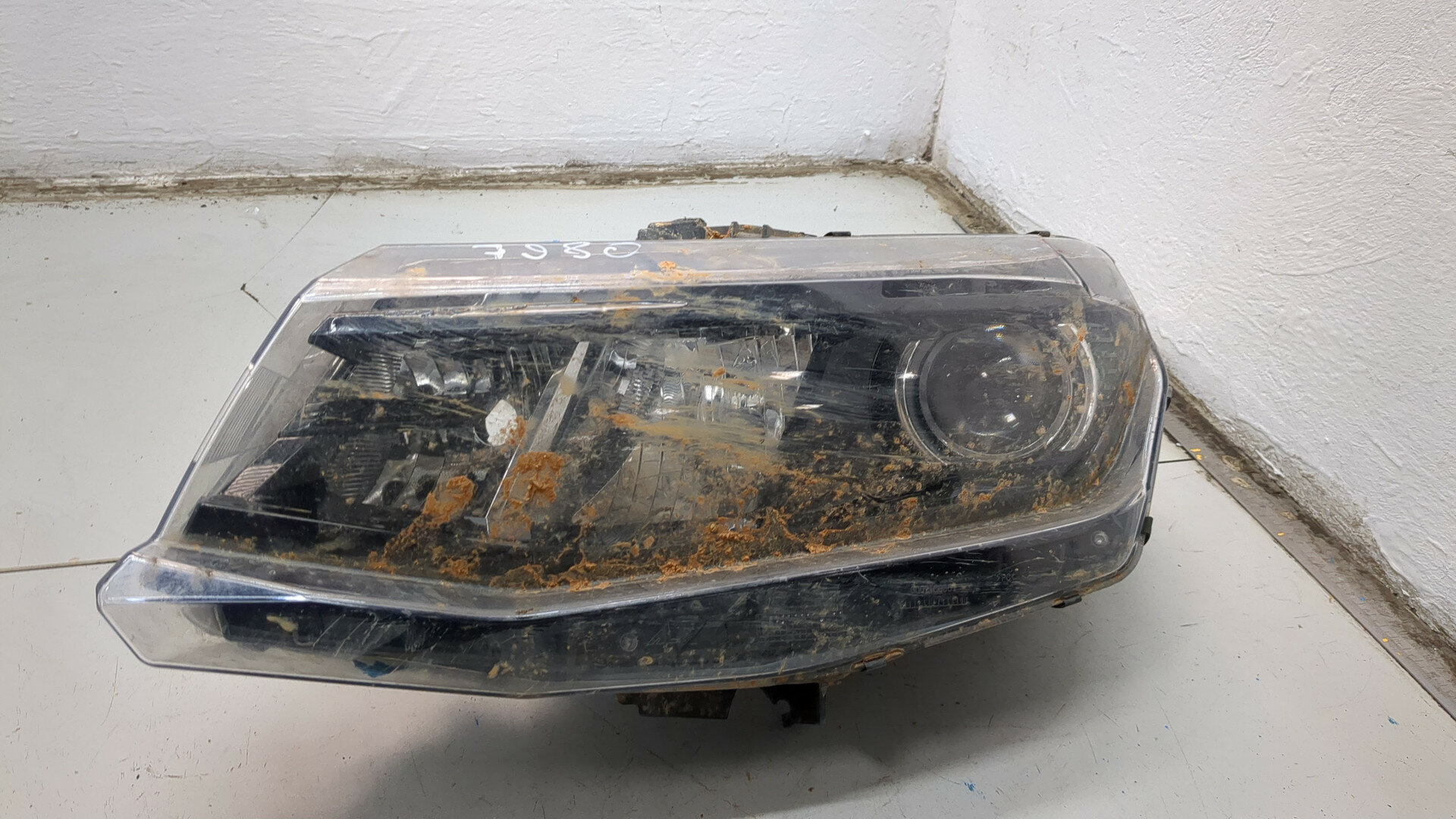 Фара (передняя) левая Chevrolet Camaro Б/У