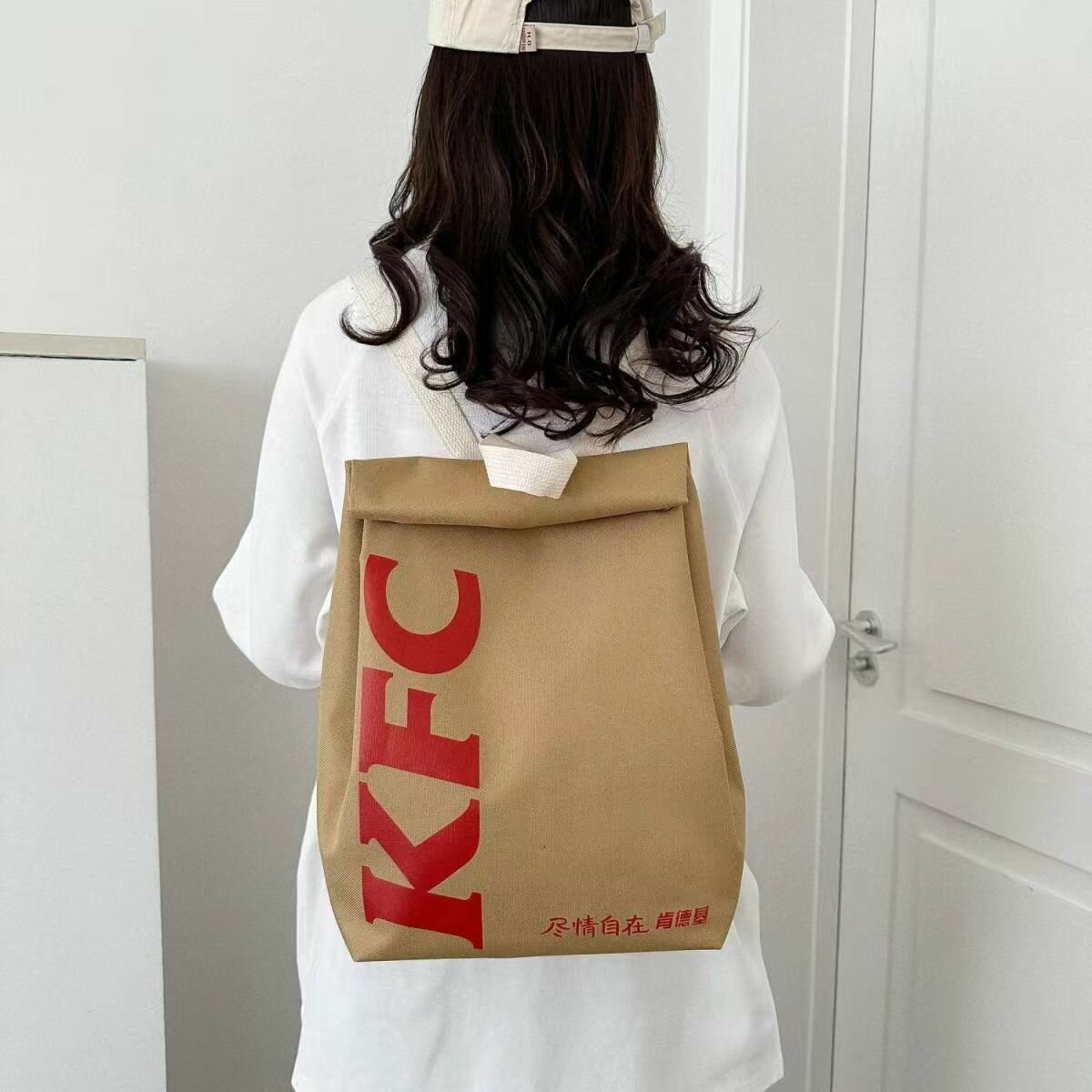 Рюкзак KFC, нейлоновый материал, магнитный замок, 35x15 см, хаки