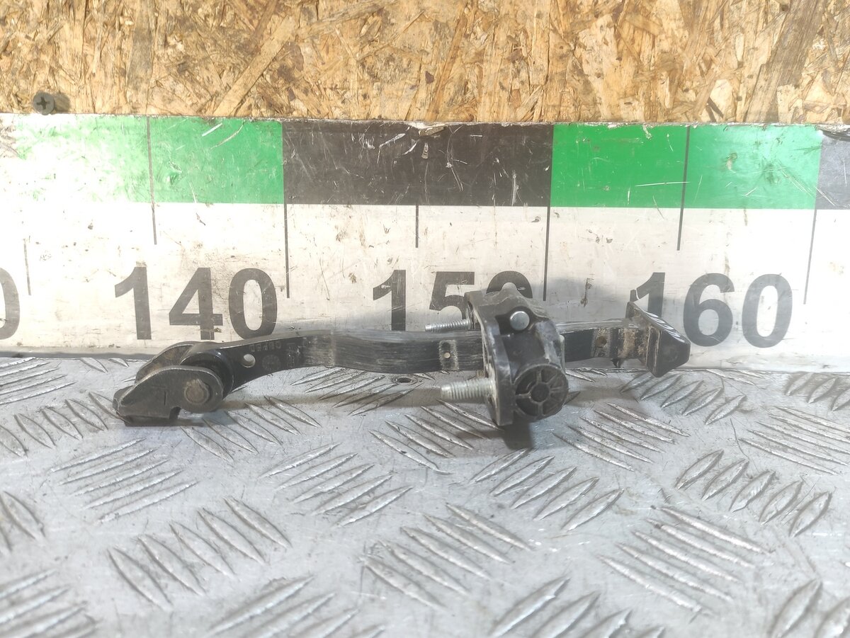 Ограничитель двери передний FORD Focus 2011-2019 1714637