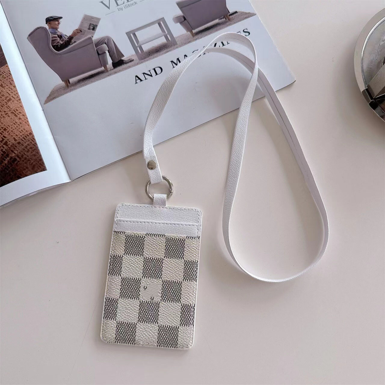 В наличии держатель для карт, вставка для карты, держатель для бейджа, держатель для удостоверения личности, шнурок для шеи, держатель для карты доступа, чехол для студенческого удостоверения, модный бренд