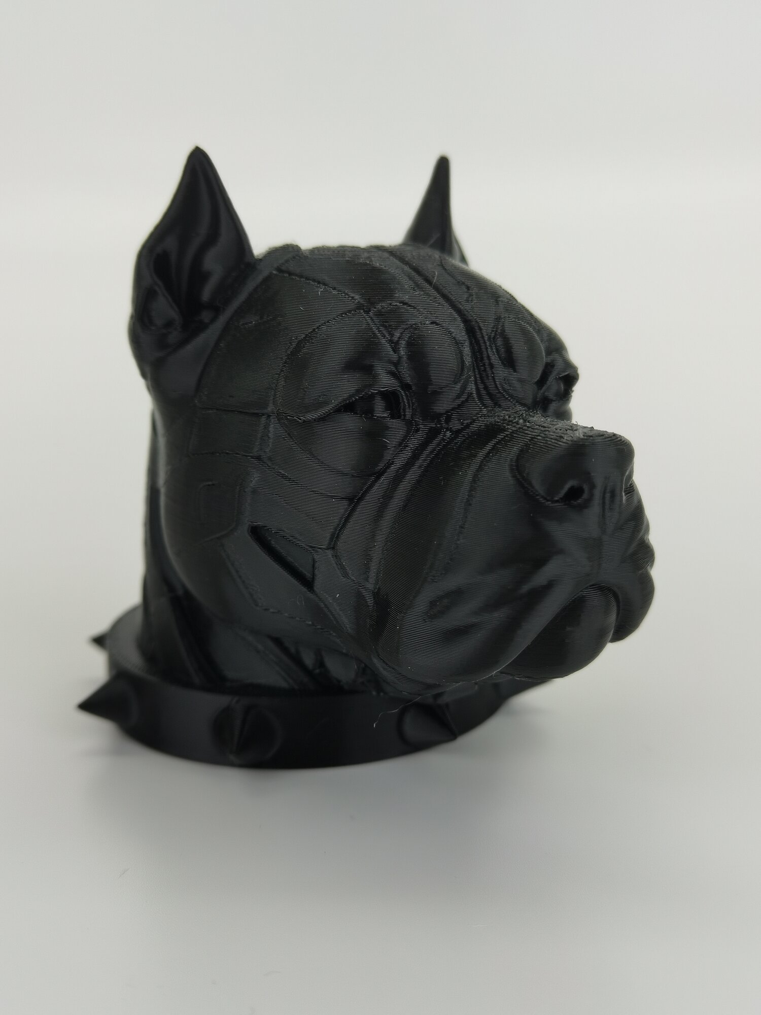 Колпак на фаркоп в виде бульдога с ошейником, черный 1 штука