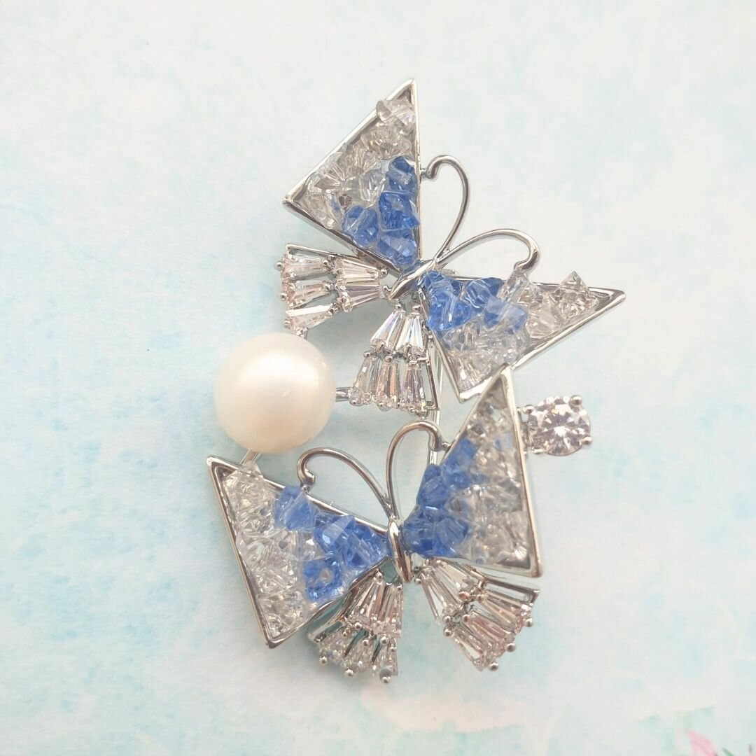 Брошь, жемчуг культивированный, стразы