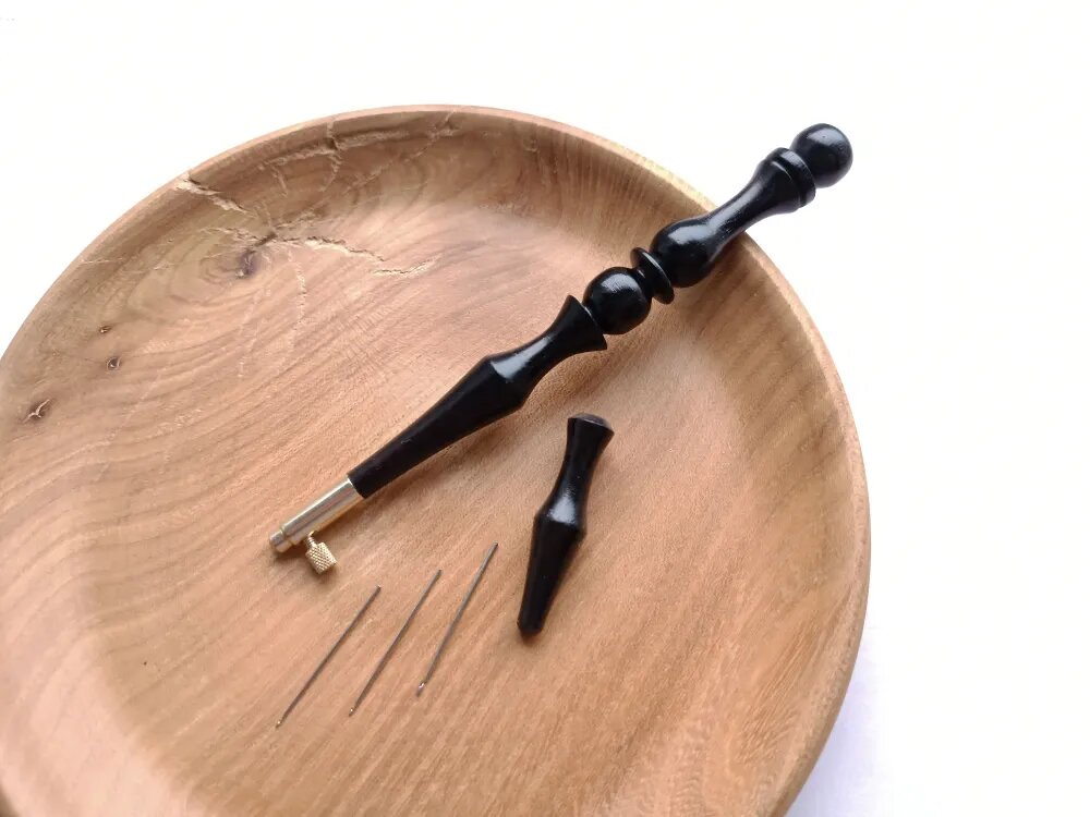 Люневильский крючок с колпачком (Черный граб) с 3 сменными иглами (номер 70, 80 и 90)