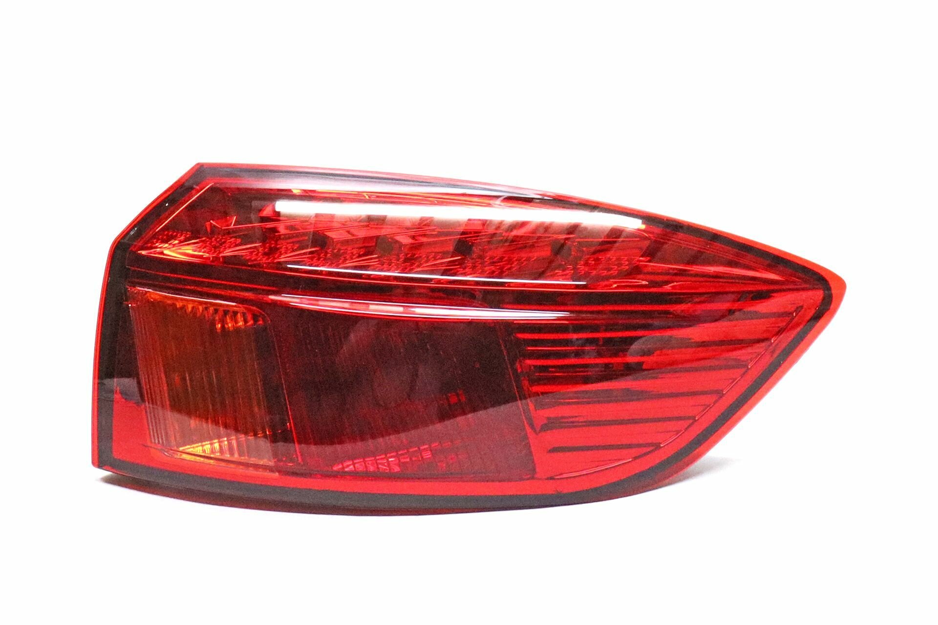 Фонарь задний наружний правый Besturn X80