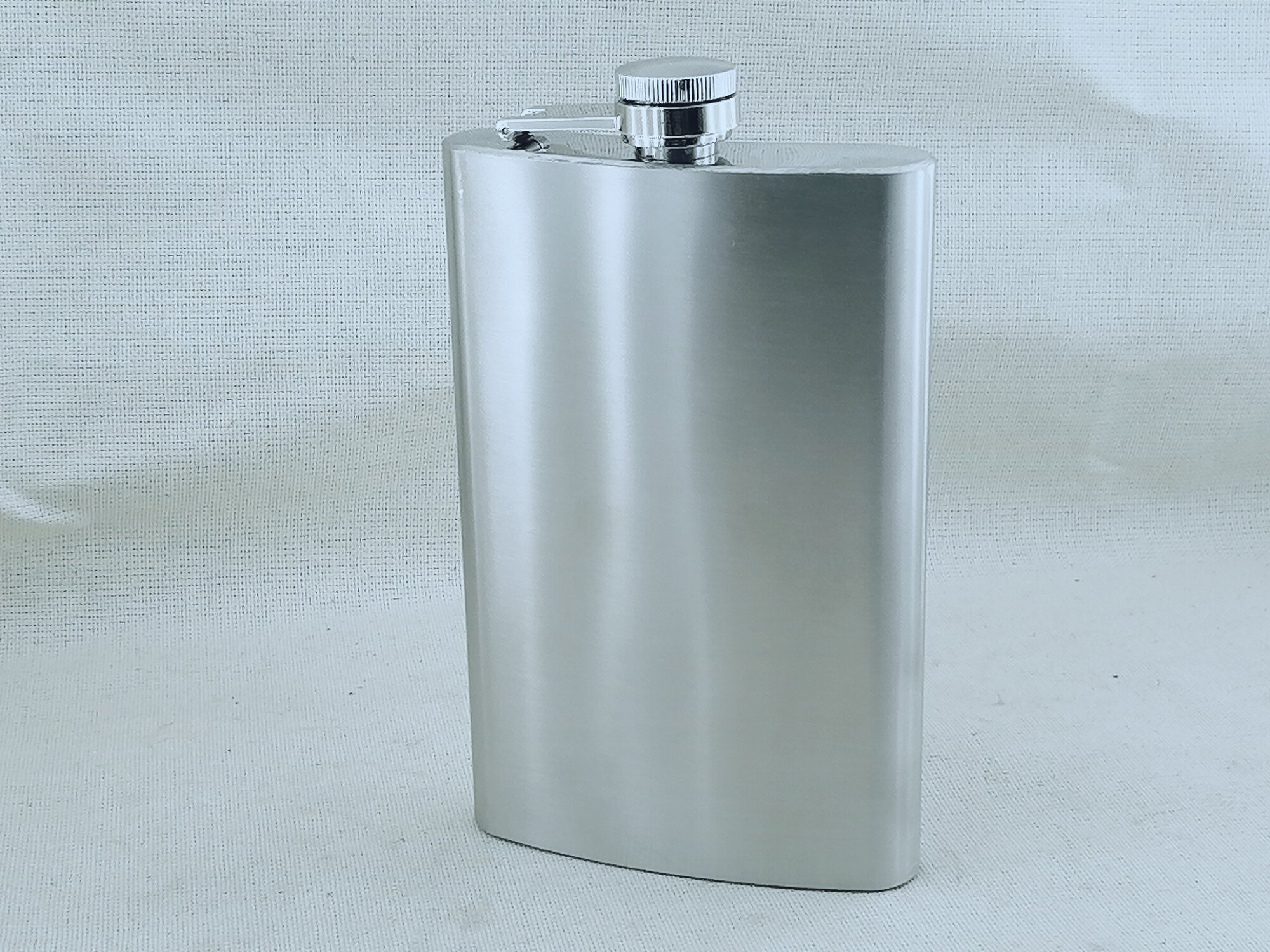 Фляжка плоская из нержавейки 300 мл - фляга-подарок в подарочной коробке серебристого цвета