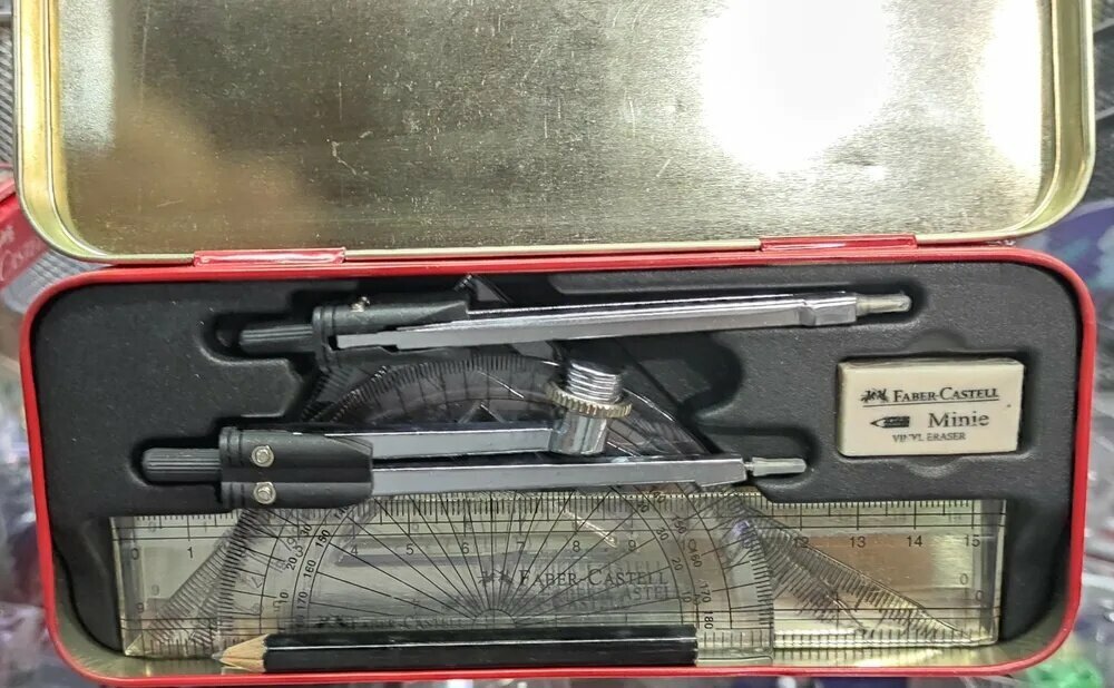 Готовальня Faber Castel рыцари детская(циркуль, измеритель, треугольники 2шт, транспортир, ластик, линейка, карандаш) метал. пенал 163620+ папка для черчения А4 2шт(709/1441/13538)