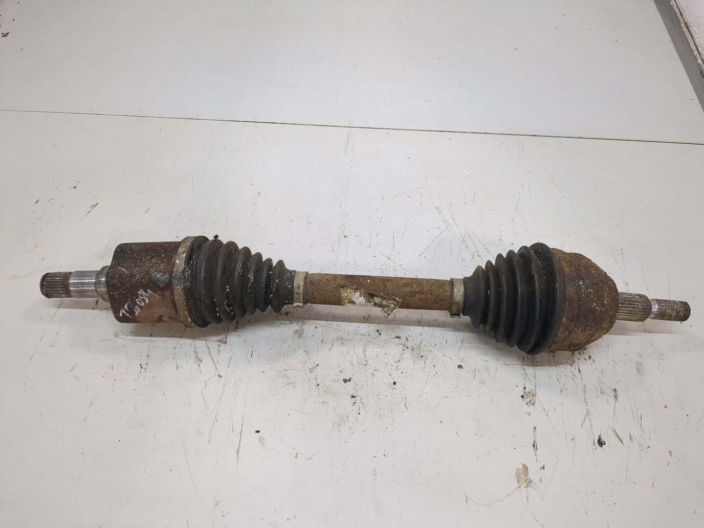 Полуось (вал, шрус) левая передняя Ford Kuga Б/У