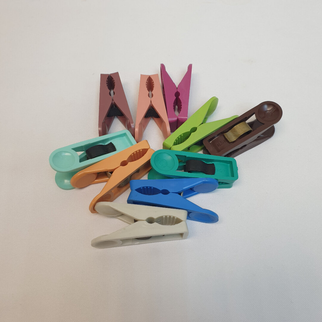 Прищепки винтажные СССР, набор из 10 штук разного цвета, с хранения. Советская раритетная прищепка.