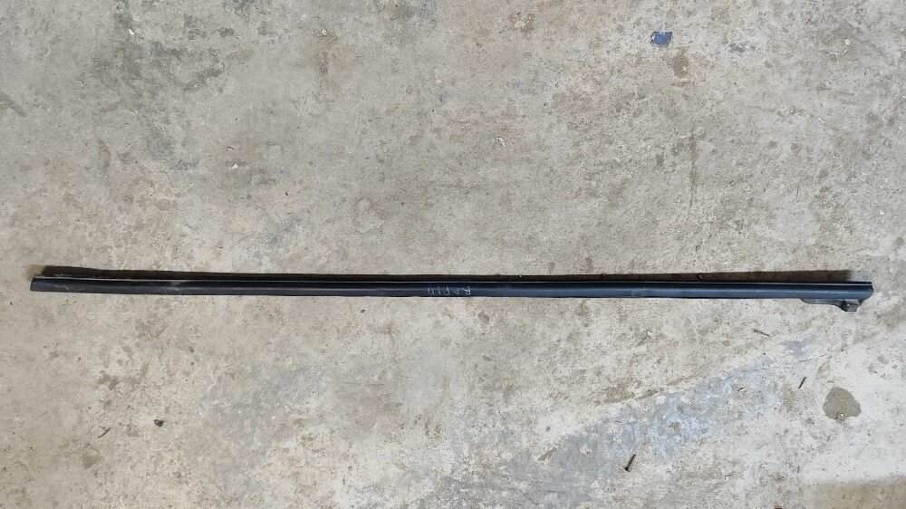 Молдинг стекла двери Skoda Rapid 5JA837447