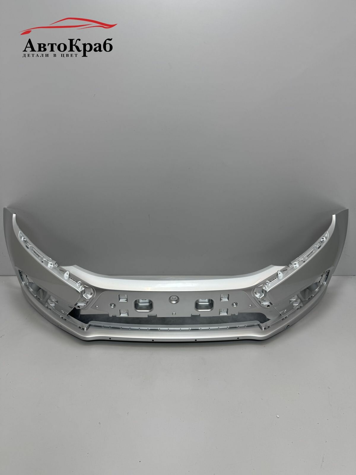 Бампер передний в цвет для Лада Гранта Кросс 2018 - 2025 г. 691 - платина, серебристый