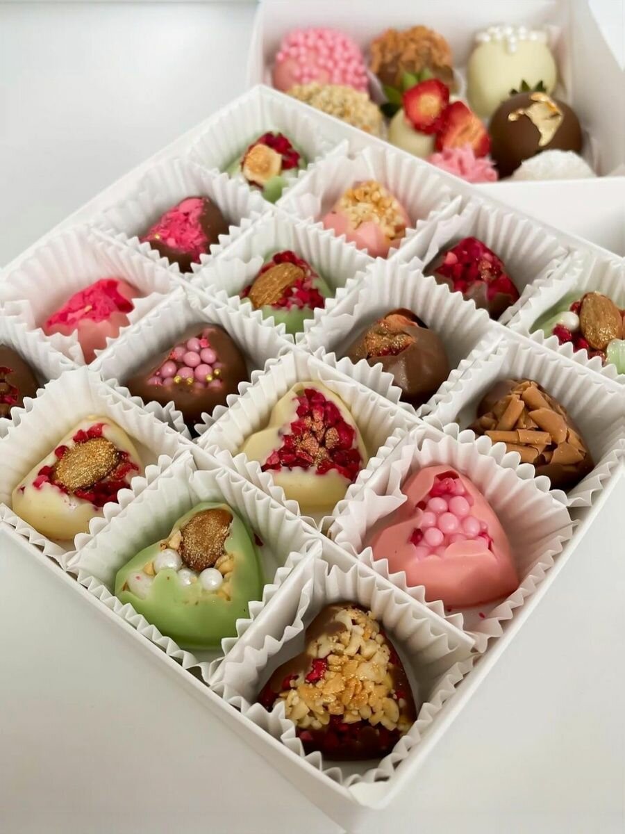 ShokoTrendy Конфеты шоколадные подарочные в коробке 16 сердечек